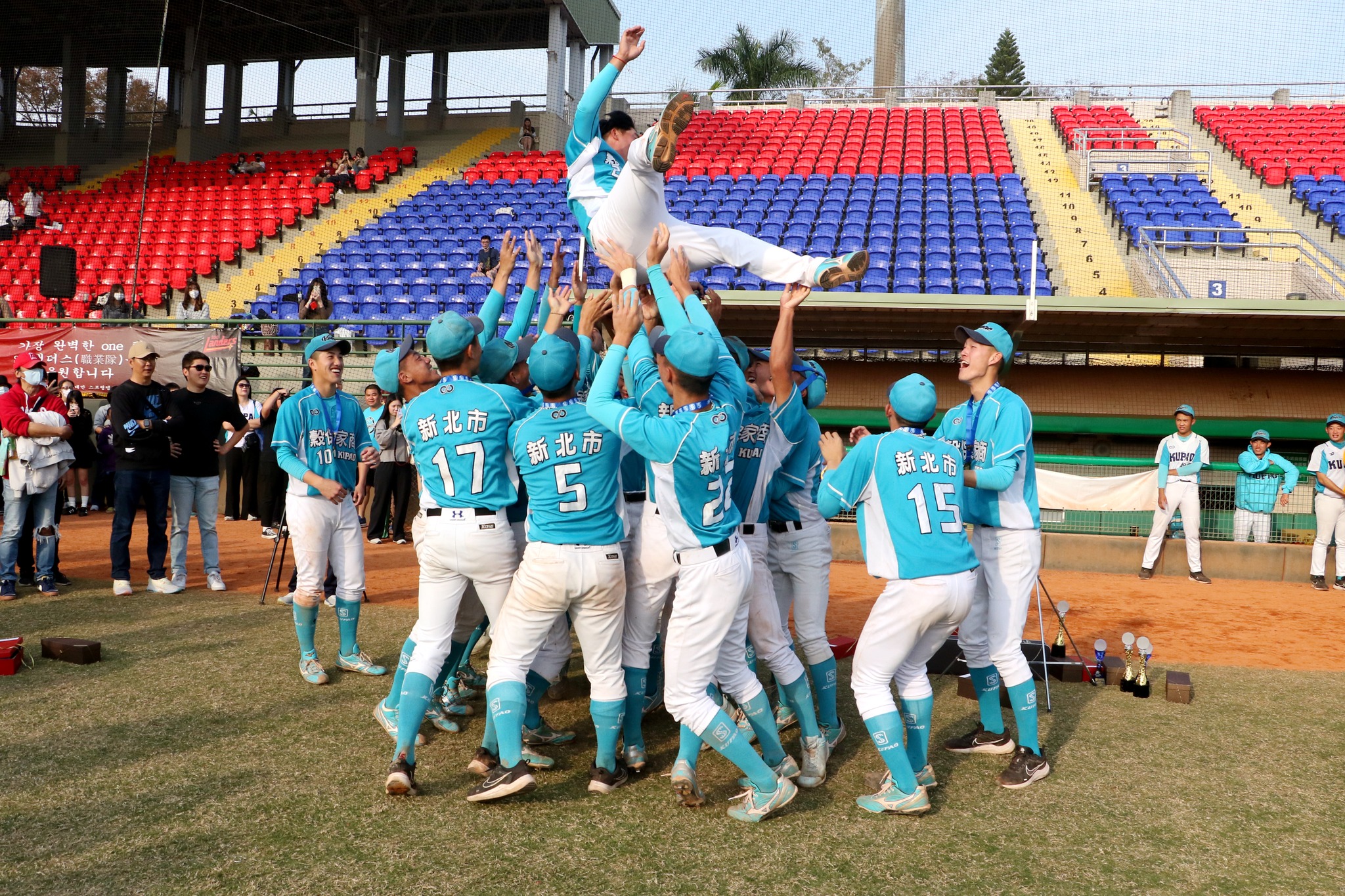 木聯》張峻瑋一夫當關6.2局好投鎖平鎮 帶穀保二連霸＋奪賽會MVP - TSNA體育新聞團隊