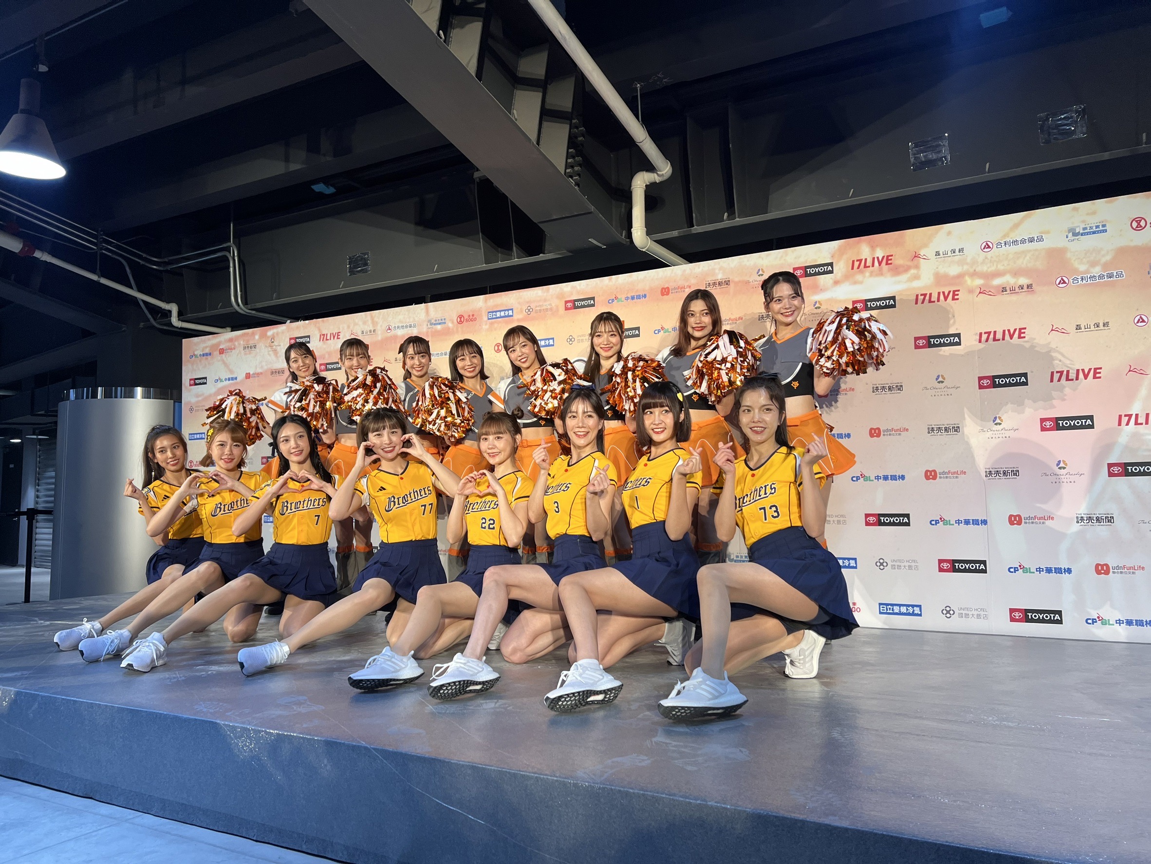 巨人90》兄弟PS應援驚豔日媒拿手機錄影 想把台式啦啦隊應援帶回日本 - TSNA體育新聞團隊