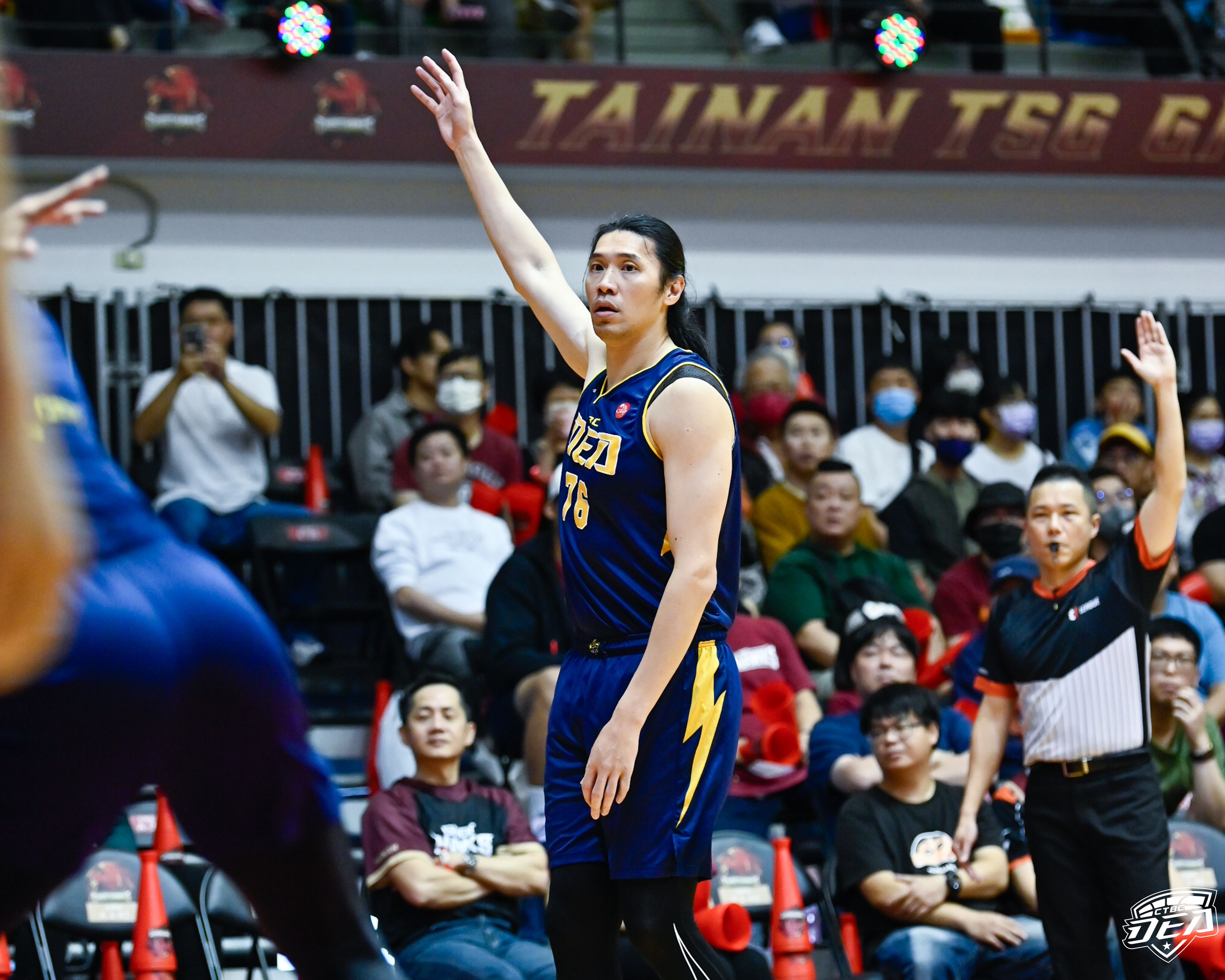 T1》曾文鼎傷癒復出 特攻跨季21連勝獵鷹、率先搶進季後賽 - TSNA體育新聞團隊