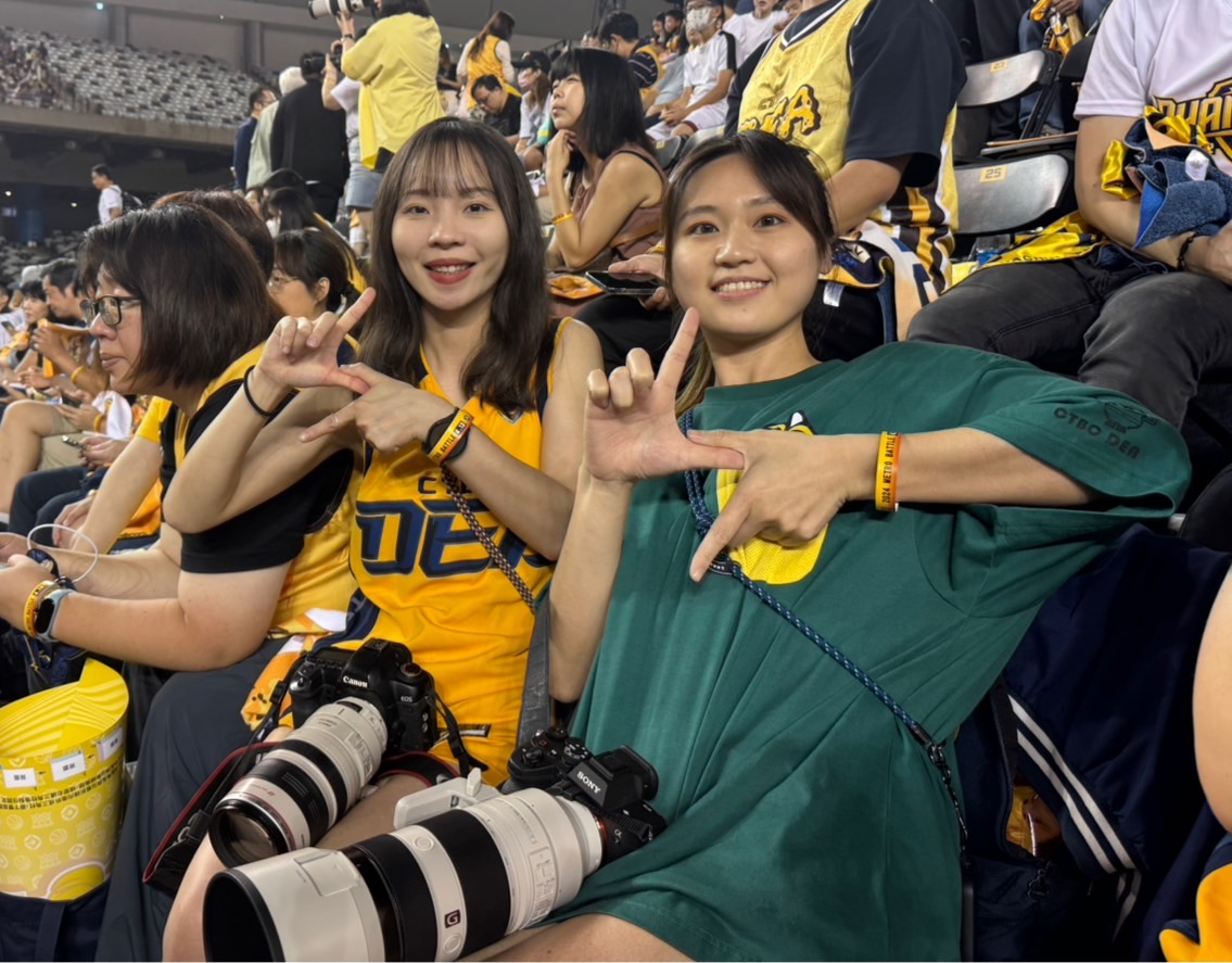 T1》大巨蛋打籃球觀眾視野如何？ 攻戰席球迷：視野變廣、很大 - TSNA體育新聞團隊