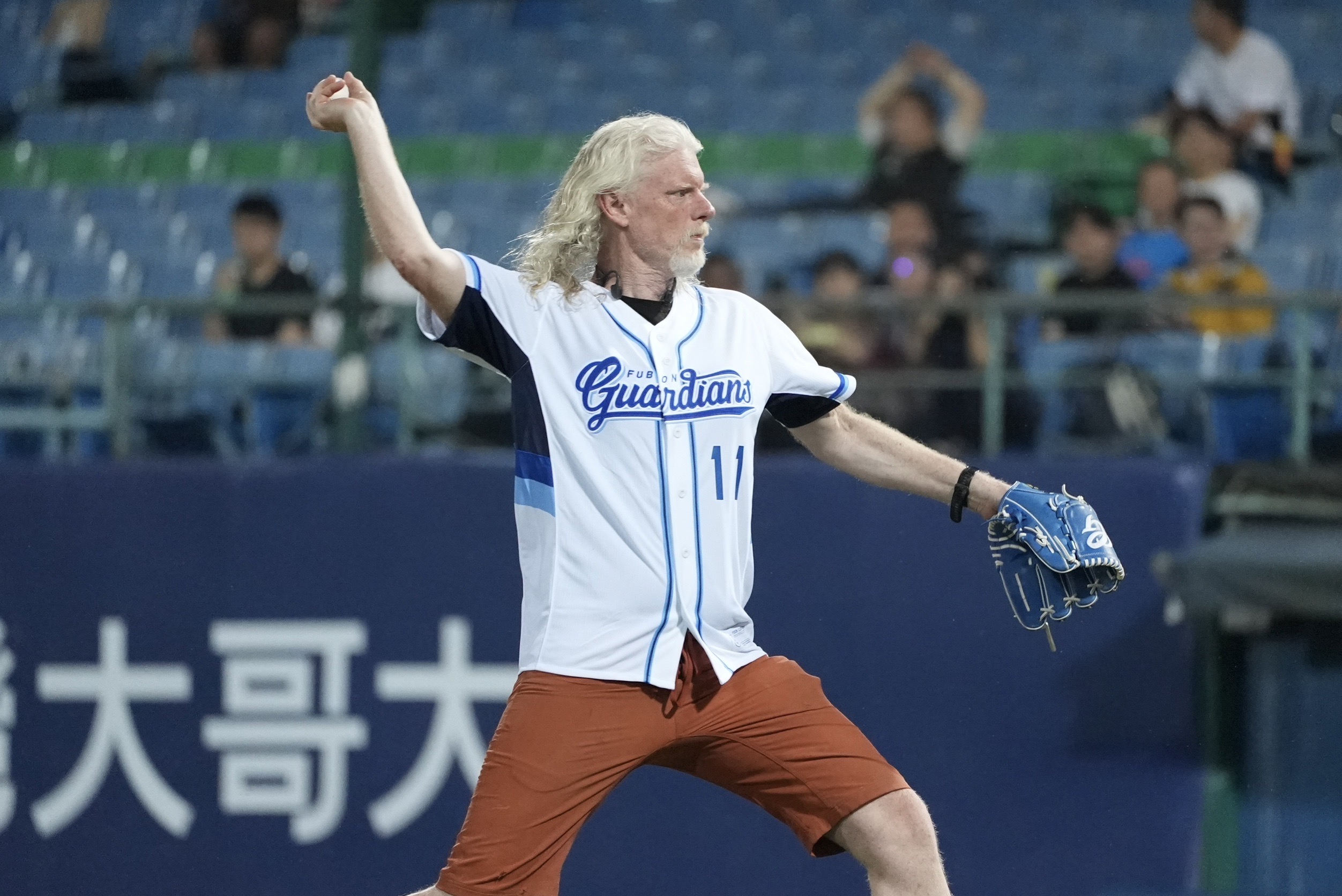 富邦悍將》曾效力紅襪的林哲瑄接捕開球好驚喜 Twitch CEO：台灣是我的最愛 - TSNA體育新聞團隊