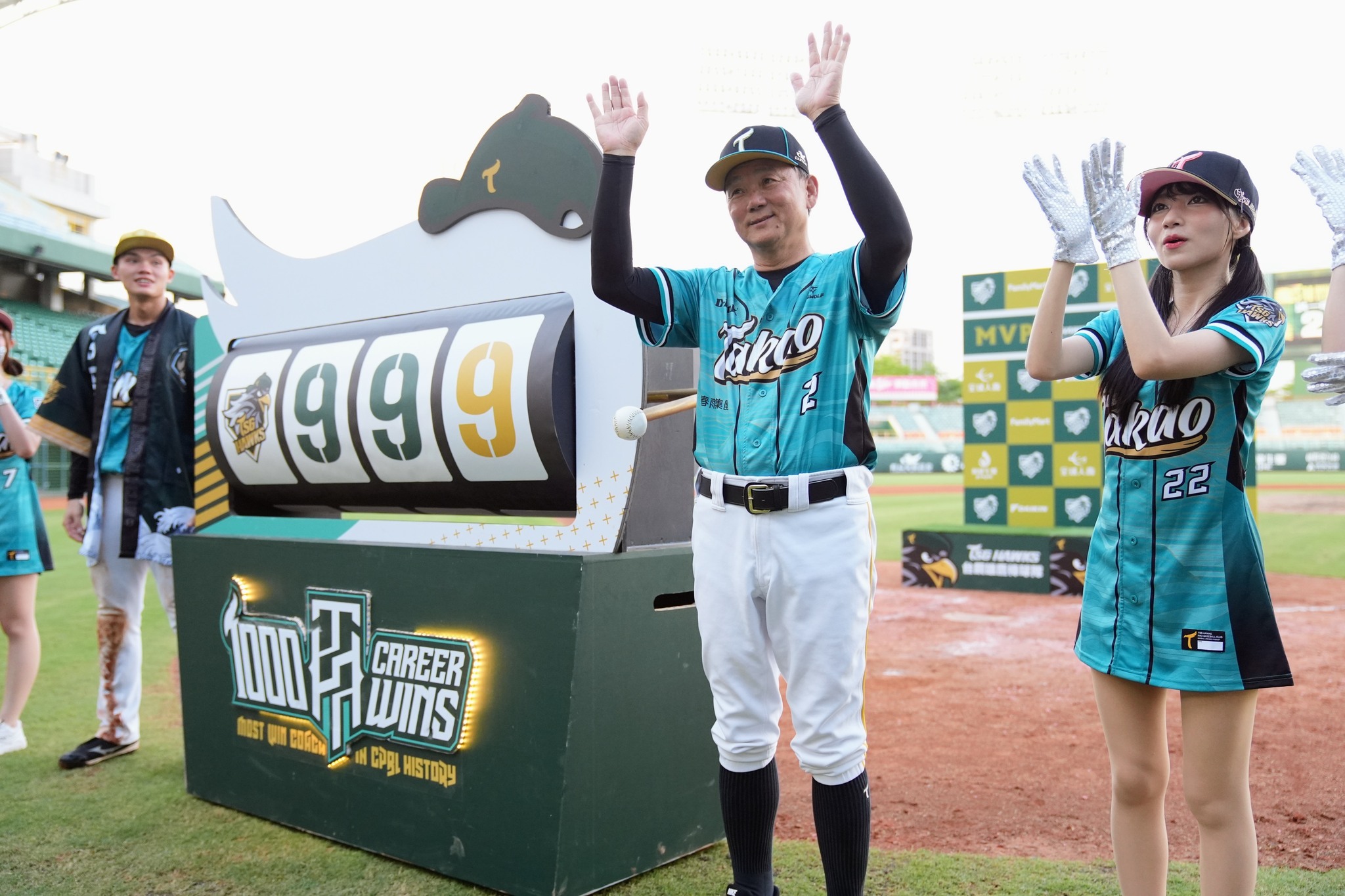 台鋼雄鷹》帶著2連勝明北上對樂天桃猿 洪總63歲生日拚千勝 - TSNA體育新聞團隊