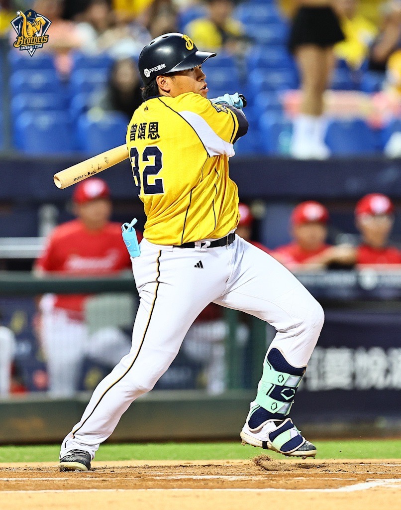 中華職棒》曾頌恩4支4、陳俊秀第3轟出爐 兄弟收本季15勝破5成勝率 - TSNA體育新聞團隊