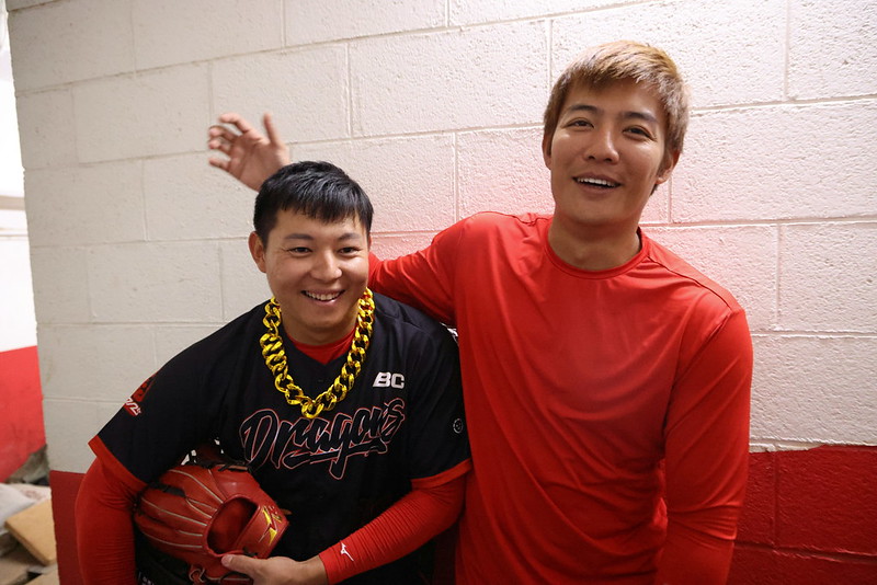 味全龍》王維中睽違601天先發勝獲MVP 貼心地讓猛打賞學弟黃柏豪站上頒獎台 - TSNA體育新聞團隊