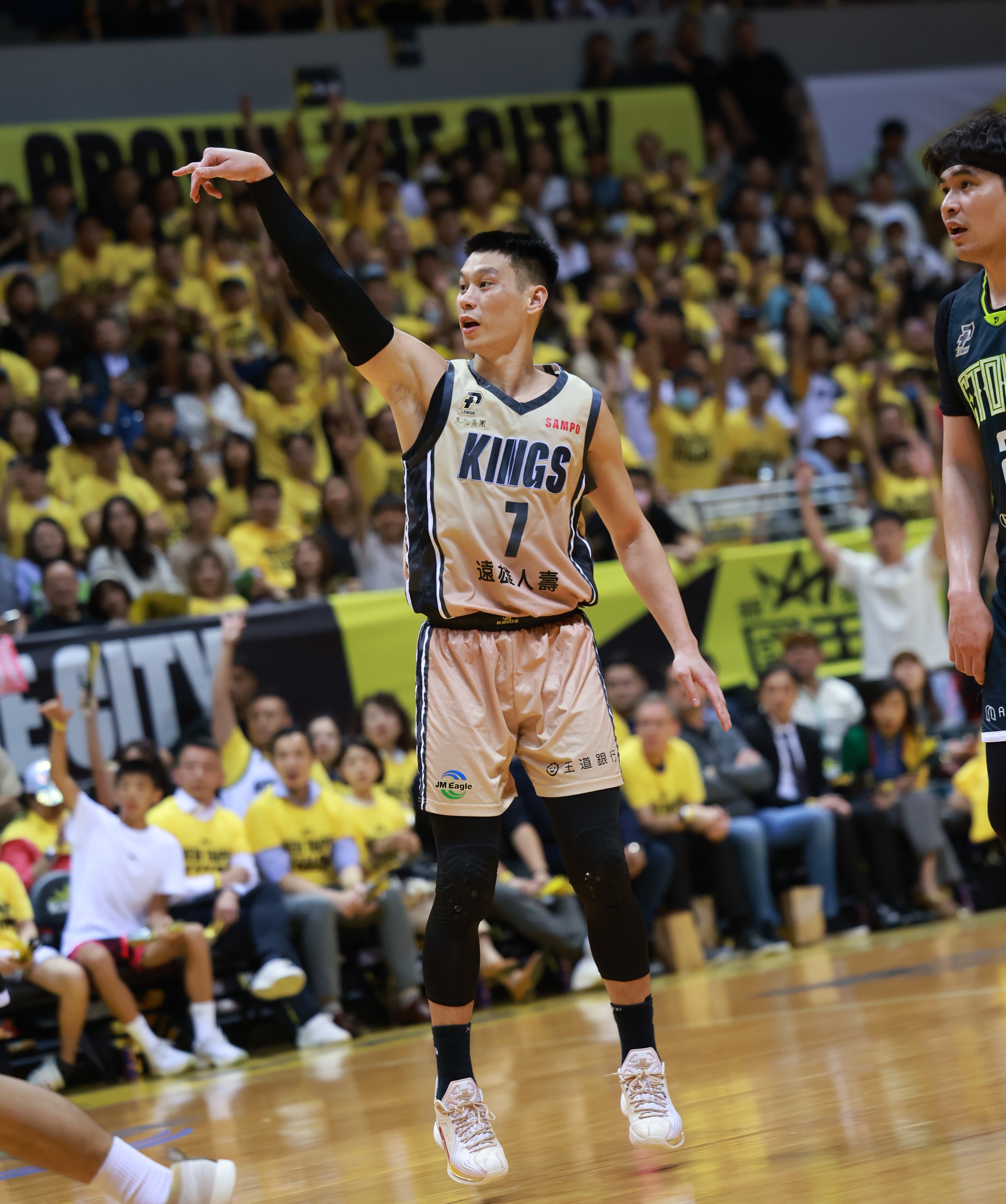 PLG季後賽》林書豪33分率國王搶進冠軍賽 王文祥與洋將場邊吵 - TSNA體育新聞團隊