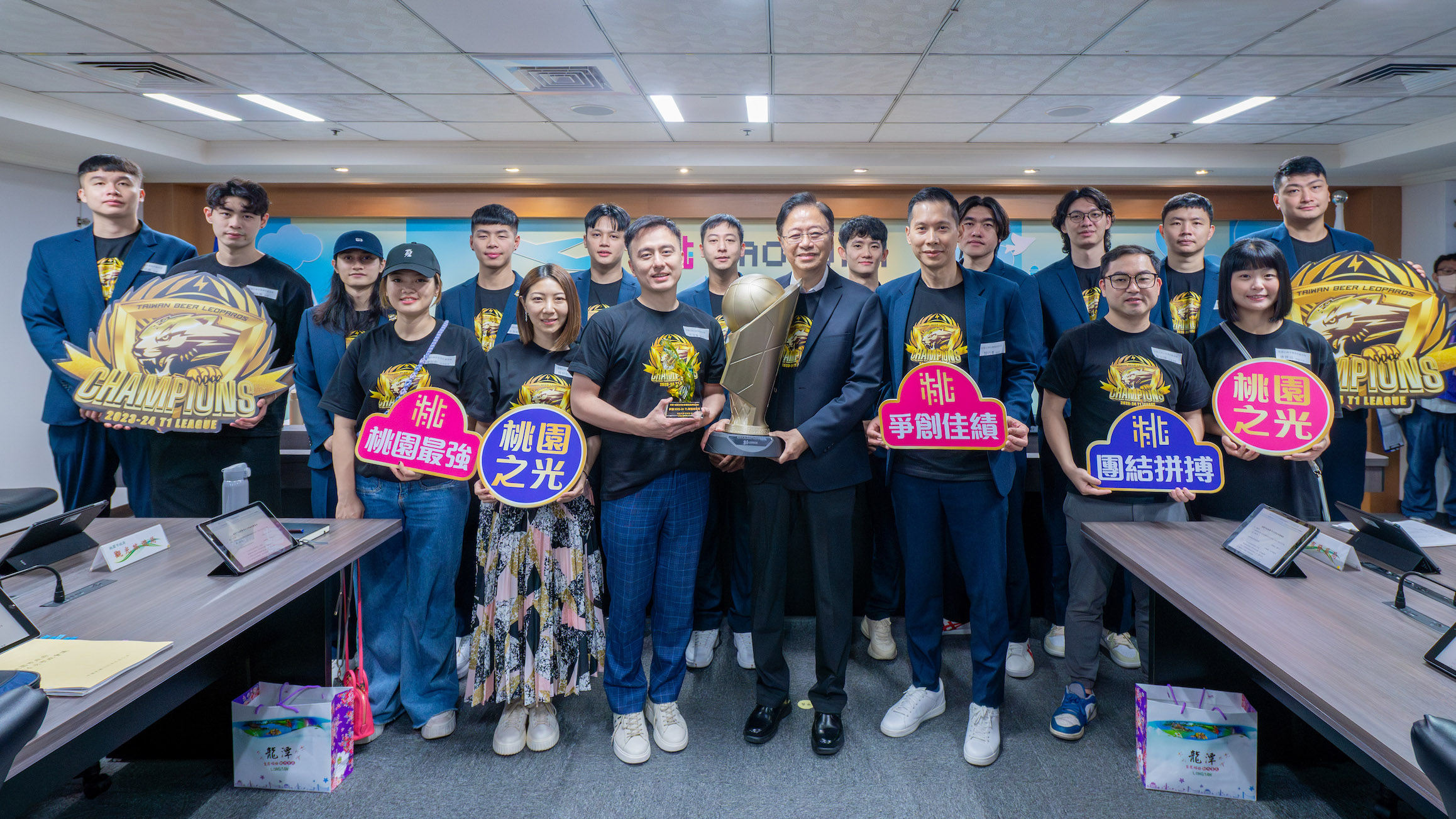 T1》台啤永豐雲豹奪冠桃園市政府表揚 體育局：會持續優化場地 - TSNA體育新聞團隊