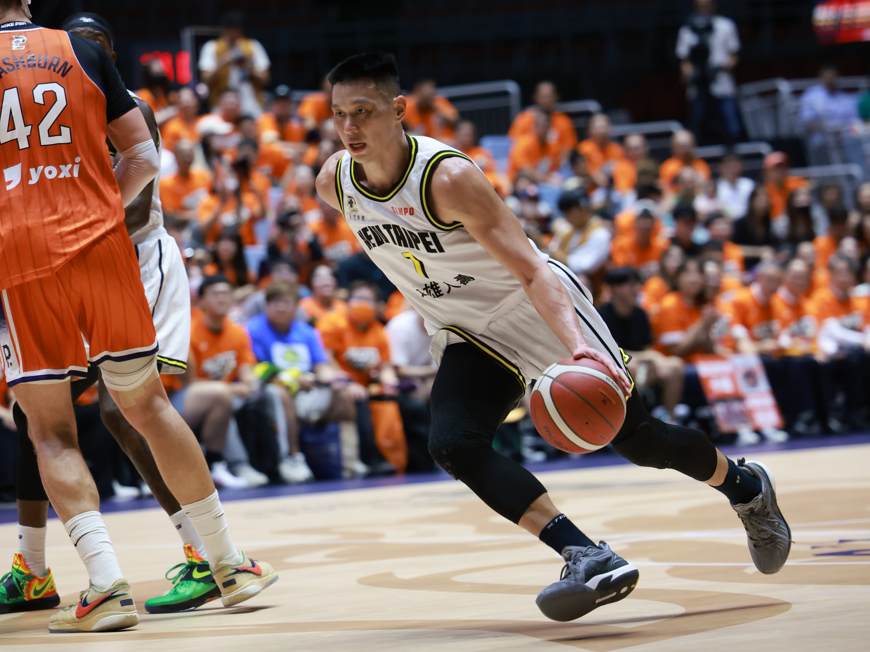 PLG總冠軍賽》林書豪拿22分無用、林書緯慘被噓 領航猿扳平國王 - TSNA體育新聞團隊