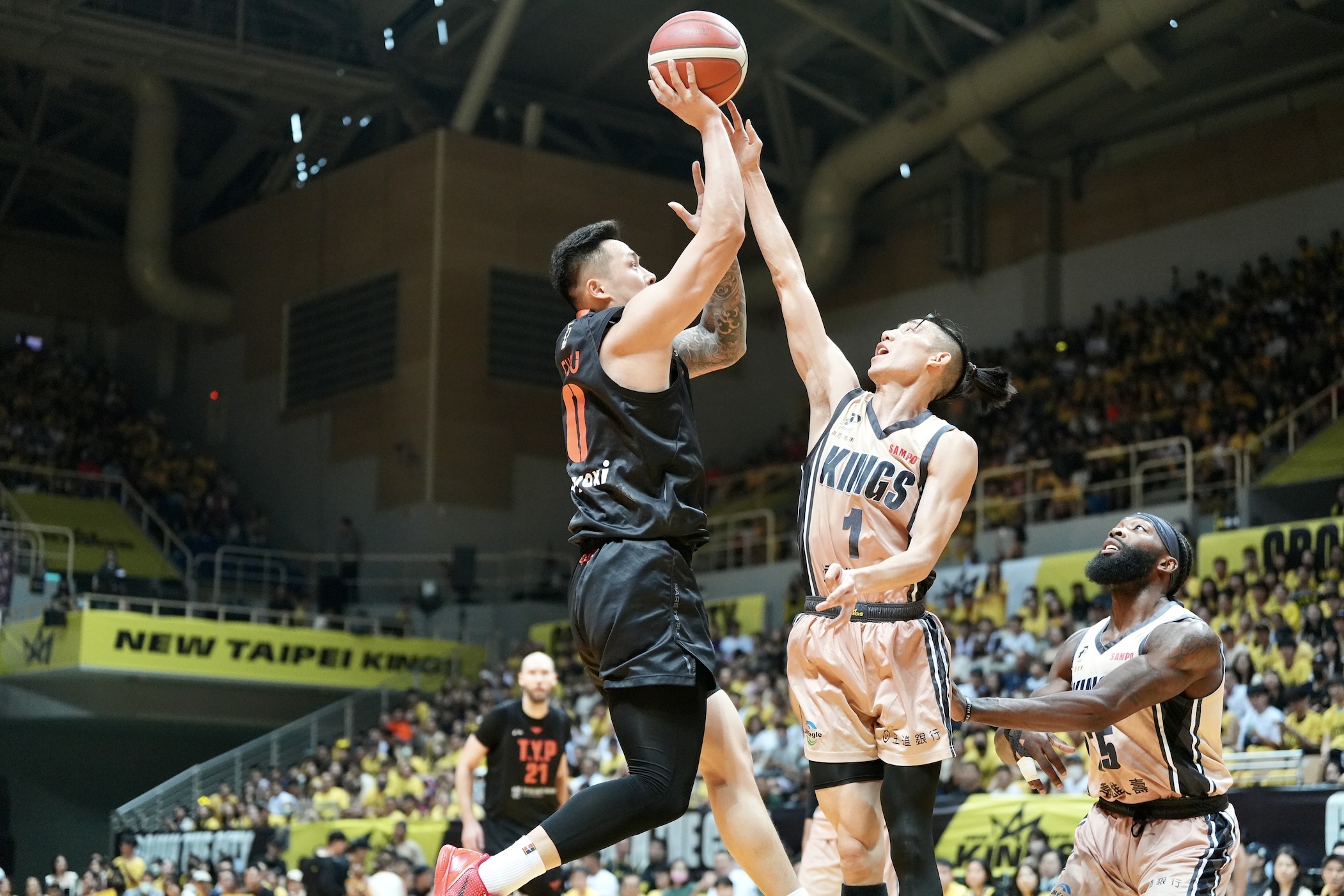 PLG總冠軍賽》林書緯關鍵三分球超前1分險勝 國王2比1領航猿 - TSNA體育新聞團隊