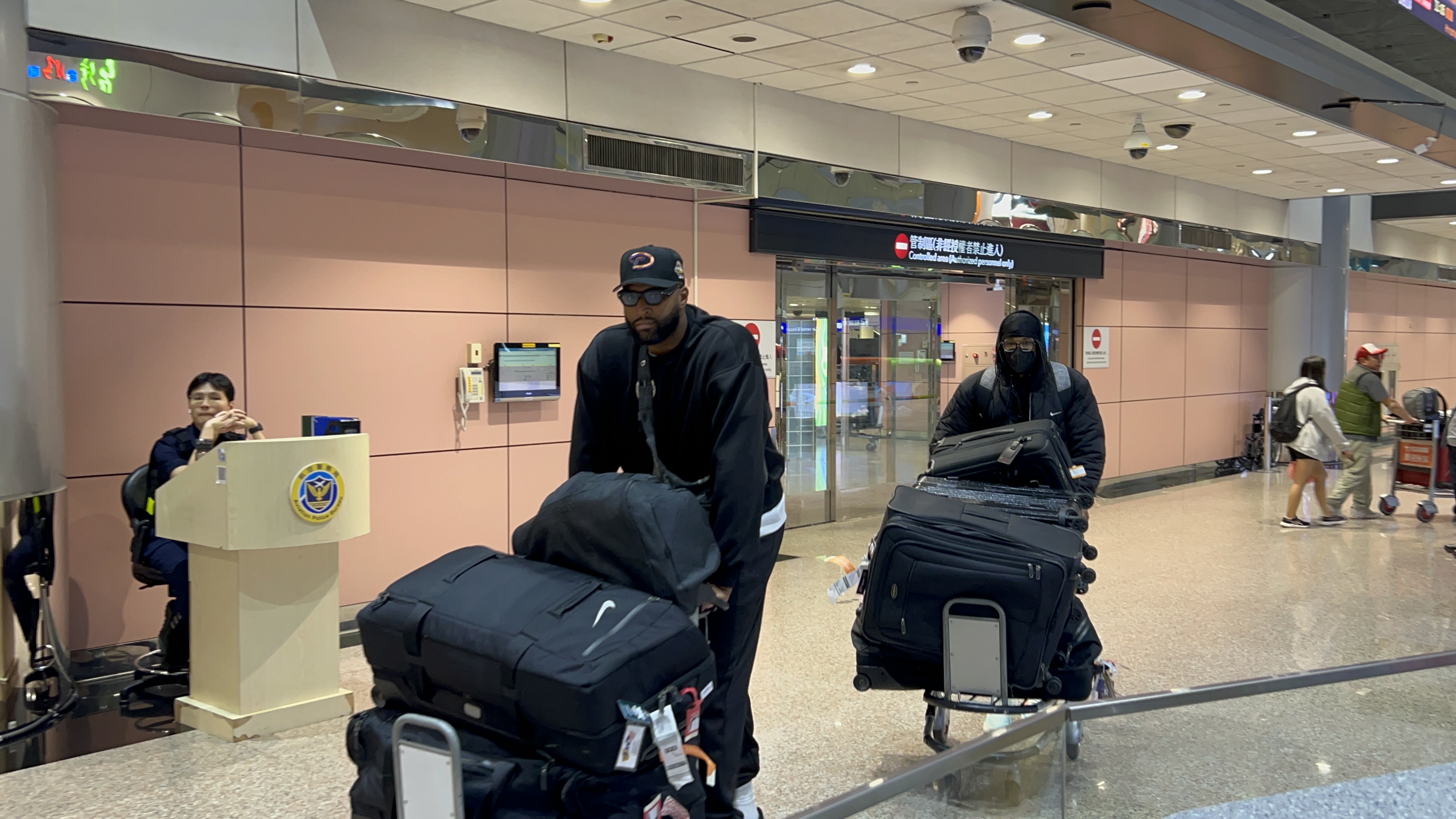 TAT》卡森斯率先抵台：等不及要見到球迷了！ - TSNA體育新聞團隊