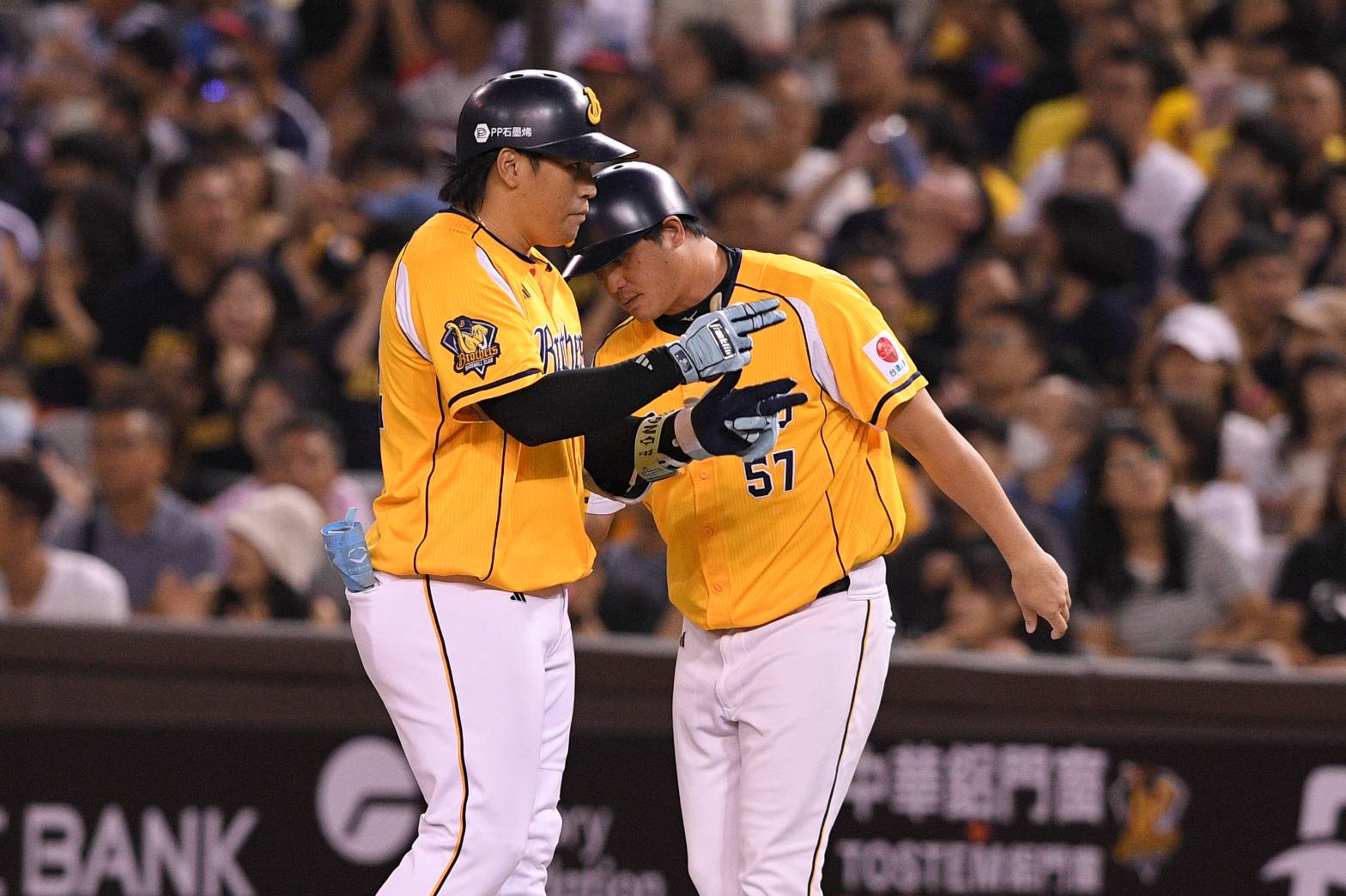 中信兄弟》打擊戰術執行不佳連被教練噹 曾頌恩今敲勝利打點拿MVP落淚 - TSNA體育新聞團隊