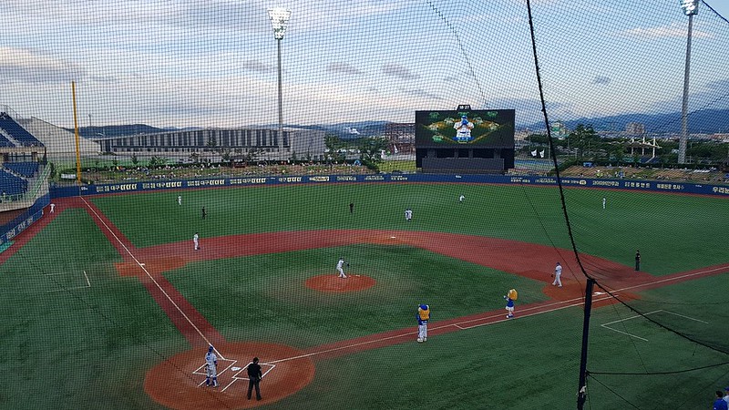 KBO》單季兩度3連戰在夏日人工草皮 李承燁不滿砲轟韓職 - TSNA體育新聞團隊