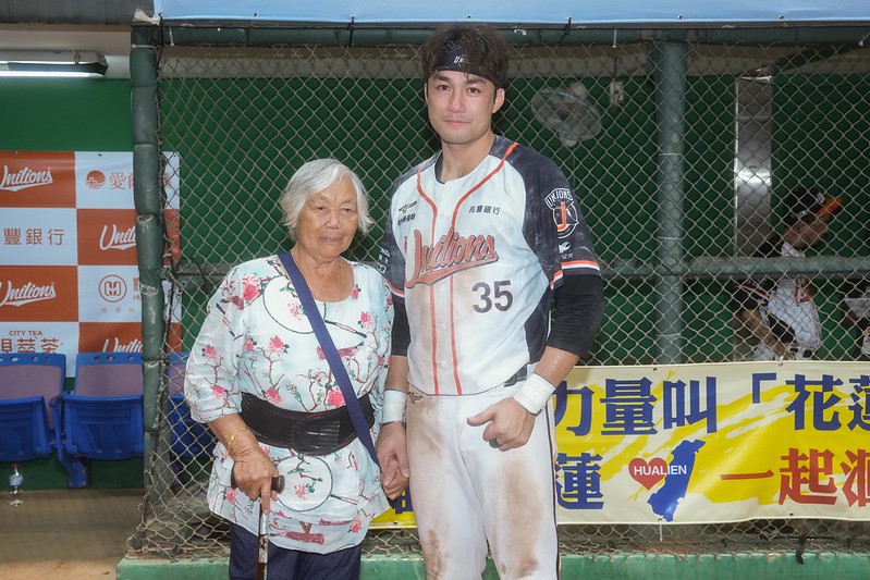 統一獅》潘傑楷花蓮奪MVP 看到阿嬤淚決堤 - TSNA體育新聞團隊