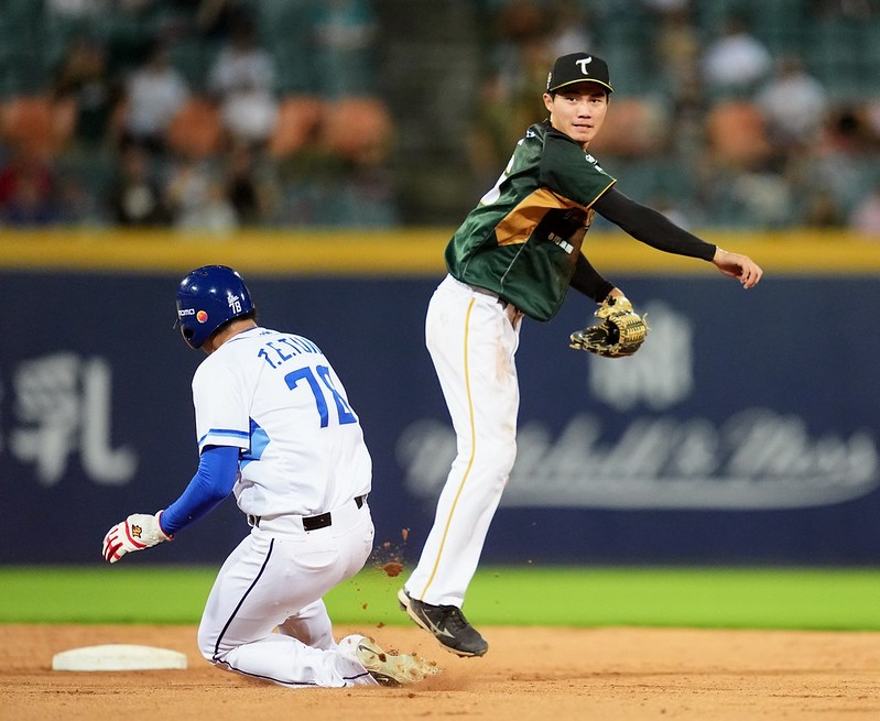 台鋼雄鷹》熱身賽攻守明顯提升 林家鋐想出賽100場以上 - TSNA體育新聞團隊