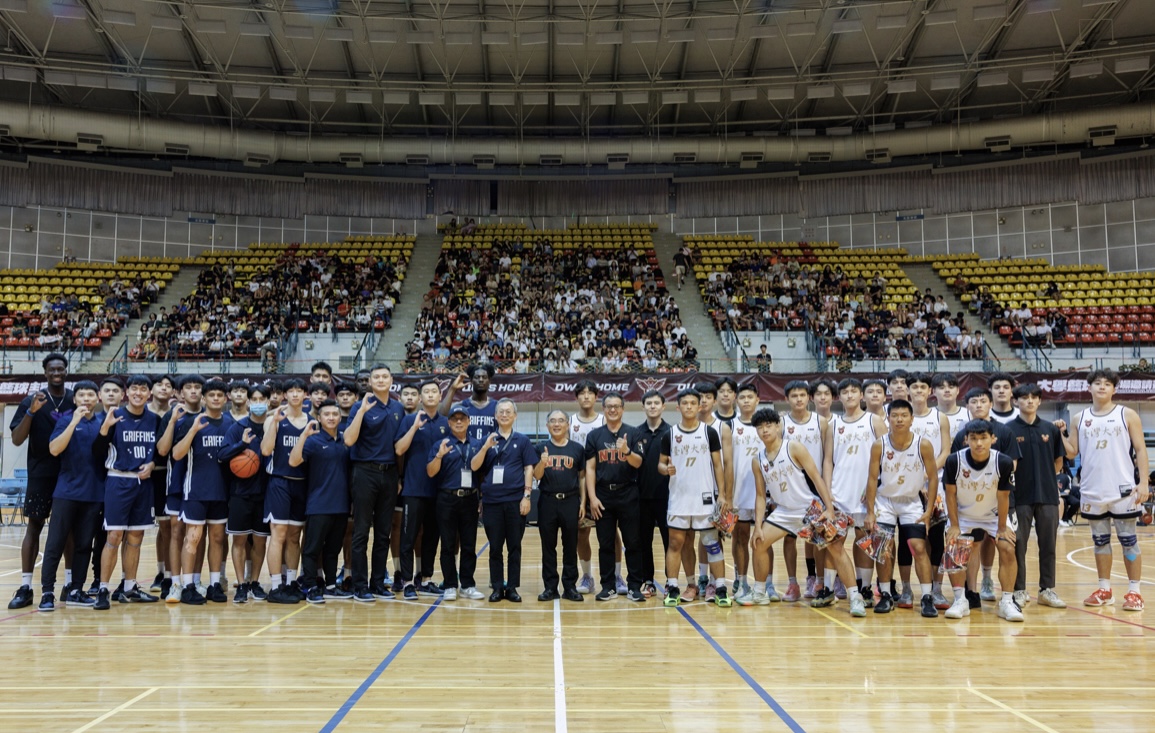 籃球》臺大男籃挑戰UBA強權政大雄鷹 逾兩千人嗨翻臺大體育館 - TSNA體育新聞團隊