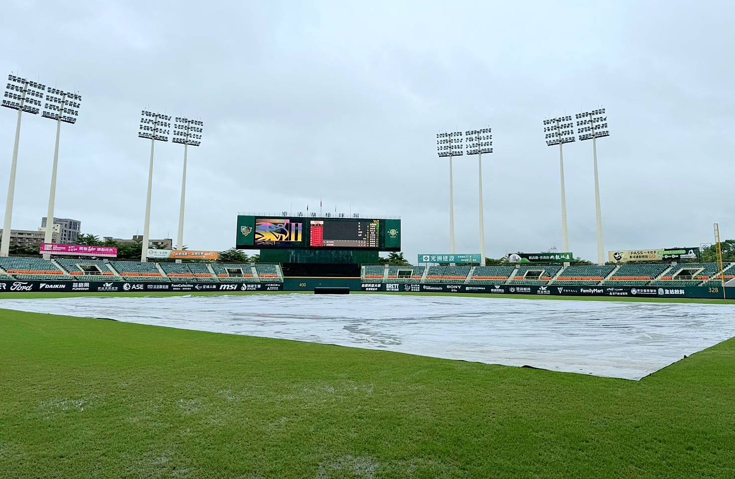中職》大雨不停！ 今澄清湖樂天VS台鋼戰延至10月6日再戰 - TSNA體育新聞團隊