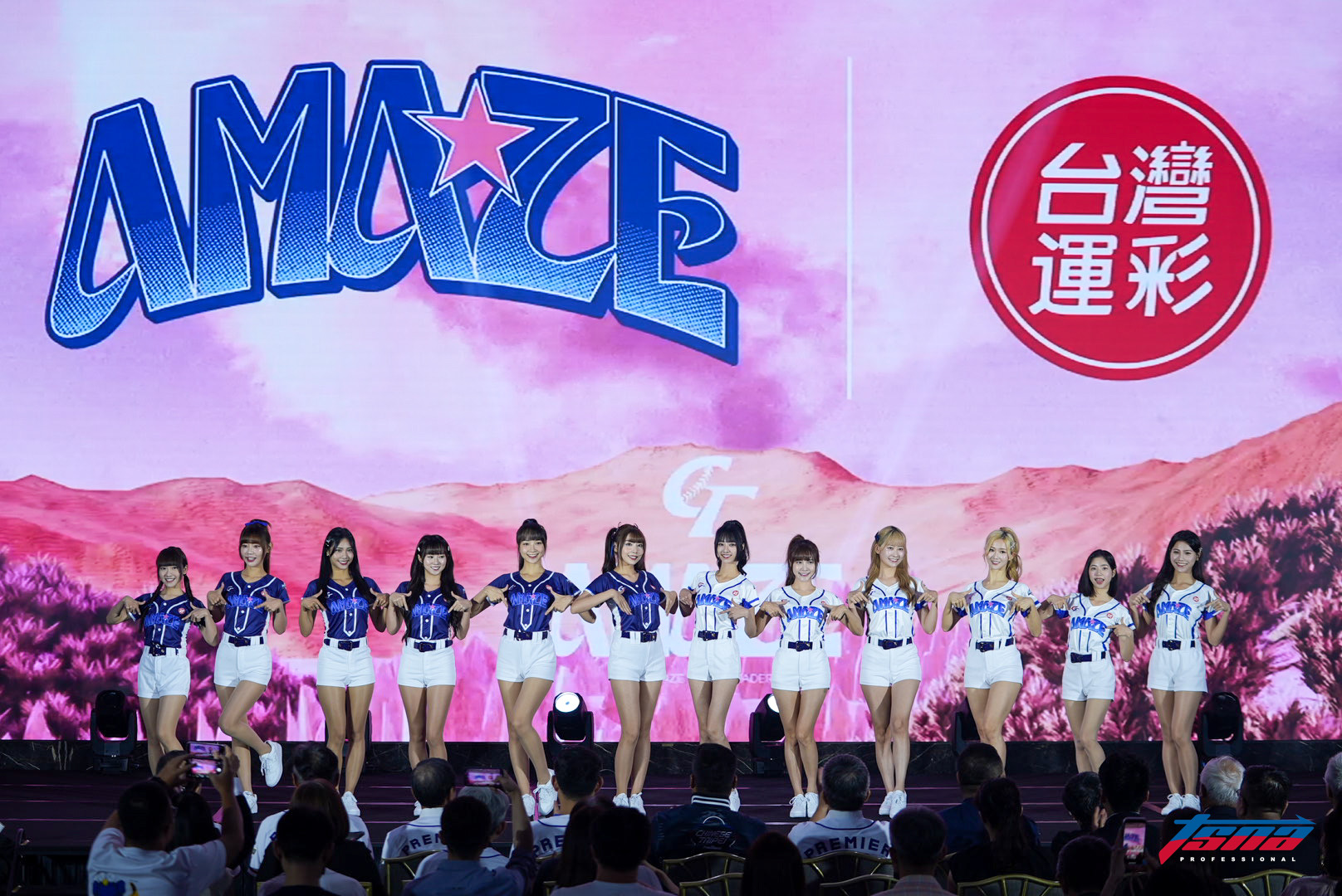 12強賽》12人啦啦隊齊亮相！ 喊出口號「就一起 COME TOGETHER」 - TSNA體育新聞團隊