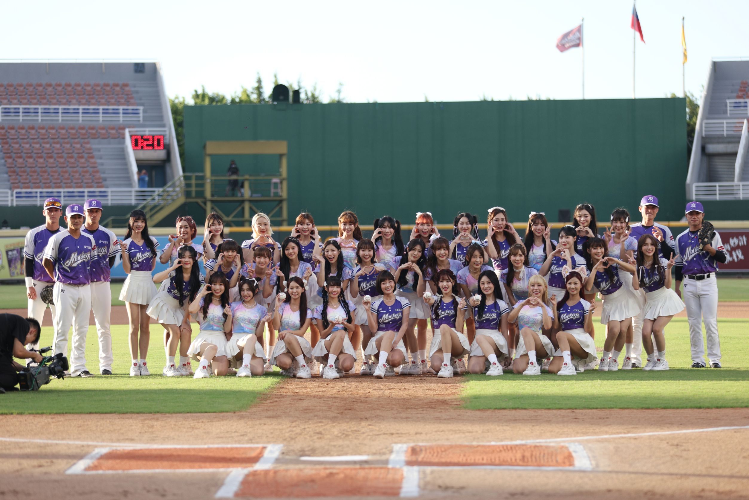 樂天桃猿》桃園球場14129人寫2019年來最多人數 前次還是Lamigo時期 - TSNA體育新聞團隊