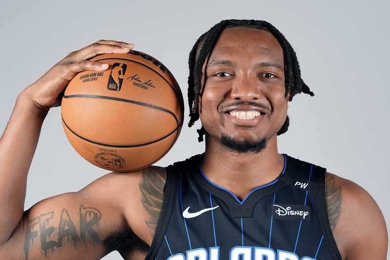 NBA》Carter與魔術續約3年 但熱身賽受傷退場 - TSNA體育新聞團隊