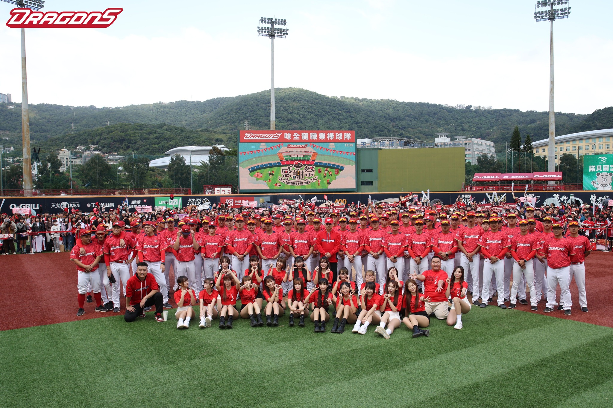 味全龍》味全龍2024主場人數創佳績！10月27日感謝祭小龍女全員到齊 - TSNA體育新聞團隊