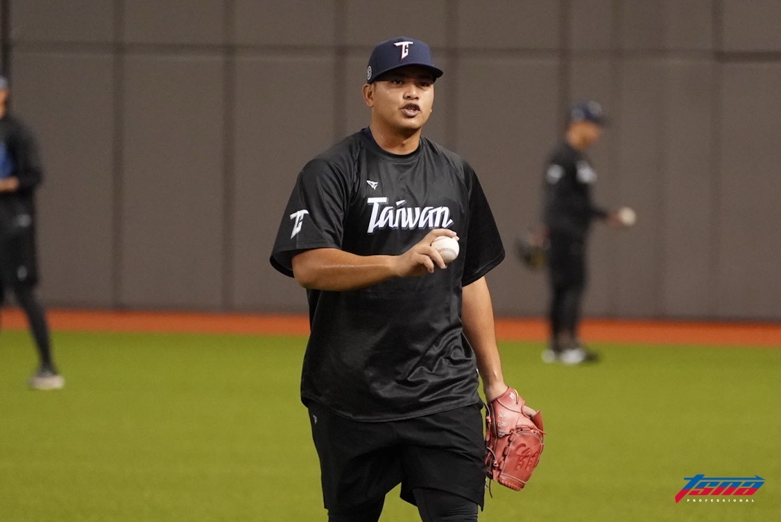 12強賽》第1屆比賽當球僮 黃恩賜現場看郭俊麟投球：變化球太噁心 - TSNA體育新聞團隊