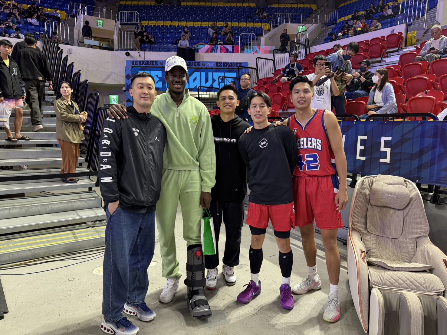 PLG》游艾喆到場看球 場中開起政大同學會 - TSNA體育新聞團隊