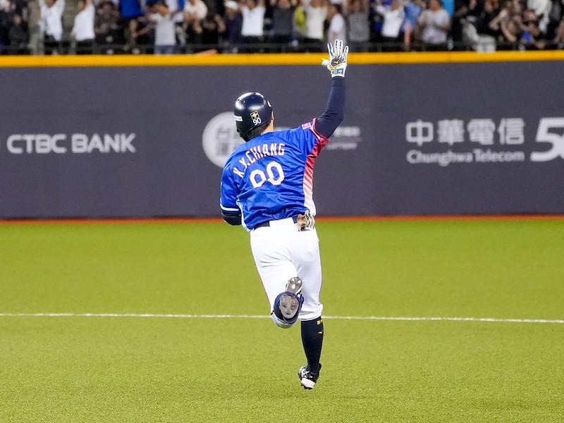 12強賽》江坤宇開轟感謝一輪 特別謝謝「峯哥」 - TSNA體育新聞團隊