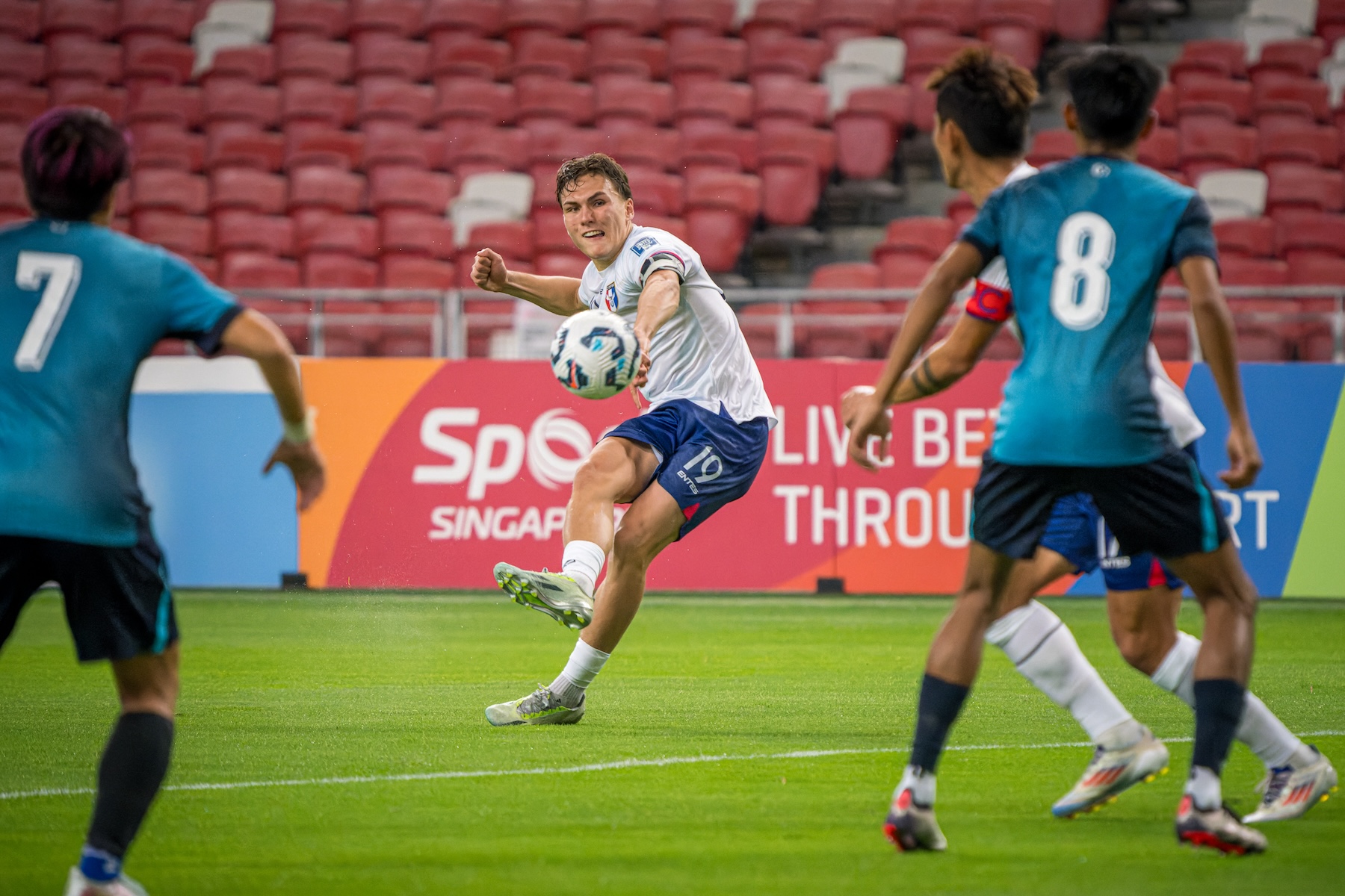 男足》今年首勝結束7連敗 中華3比2客場勝新加坡 - TSNA體育新聞團隊