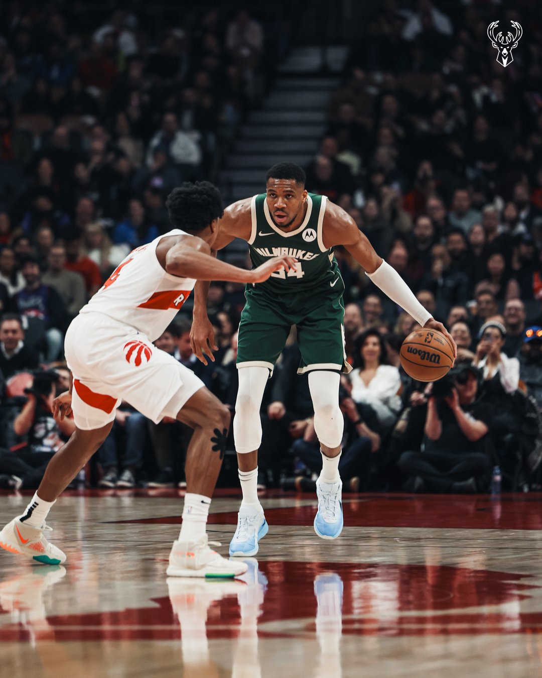 NBA》影／「字母哥」Antetokounmpo小拇指縫三針 還大三元 - TSNA體育新聞團隊
