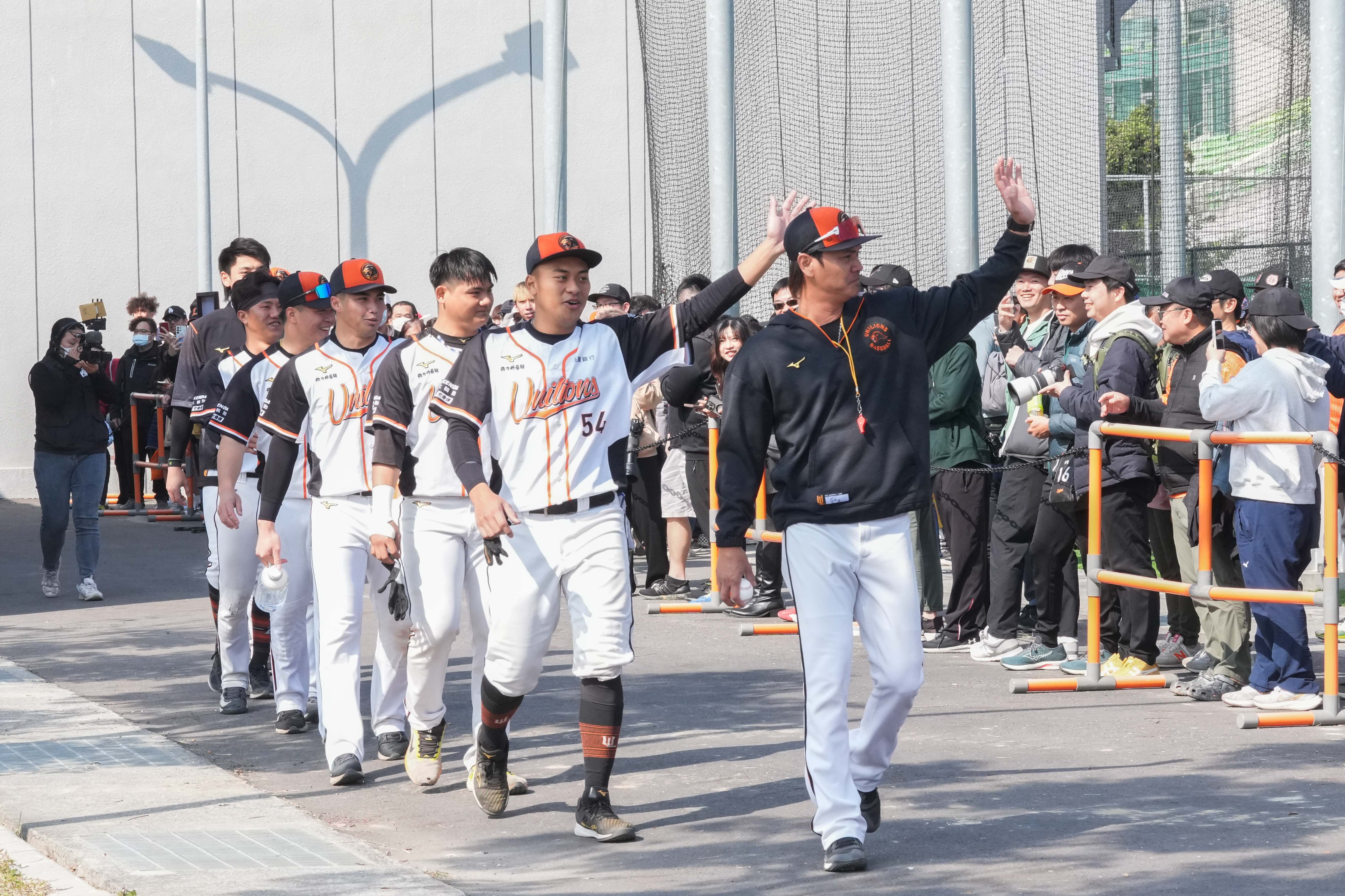 統一獅》春訓第一階段展開！ One Day Pass首日完售 - TSNA體育新聞團隊