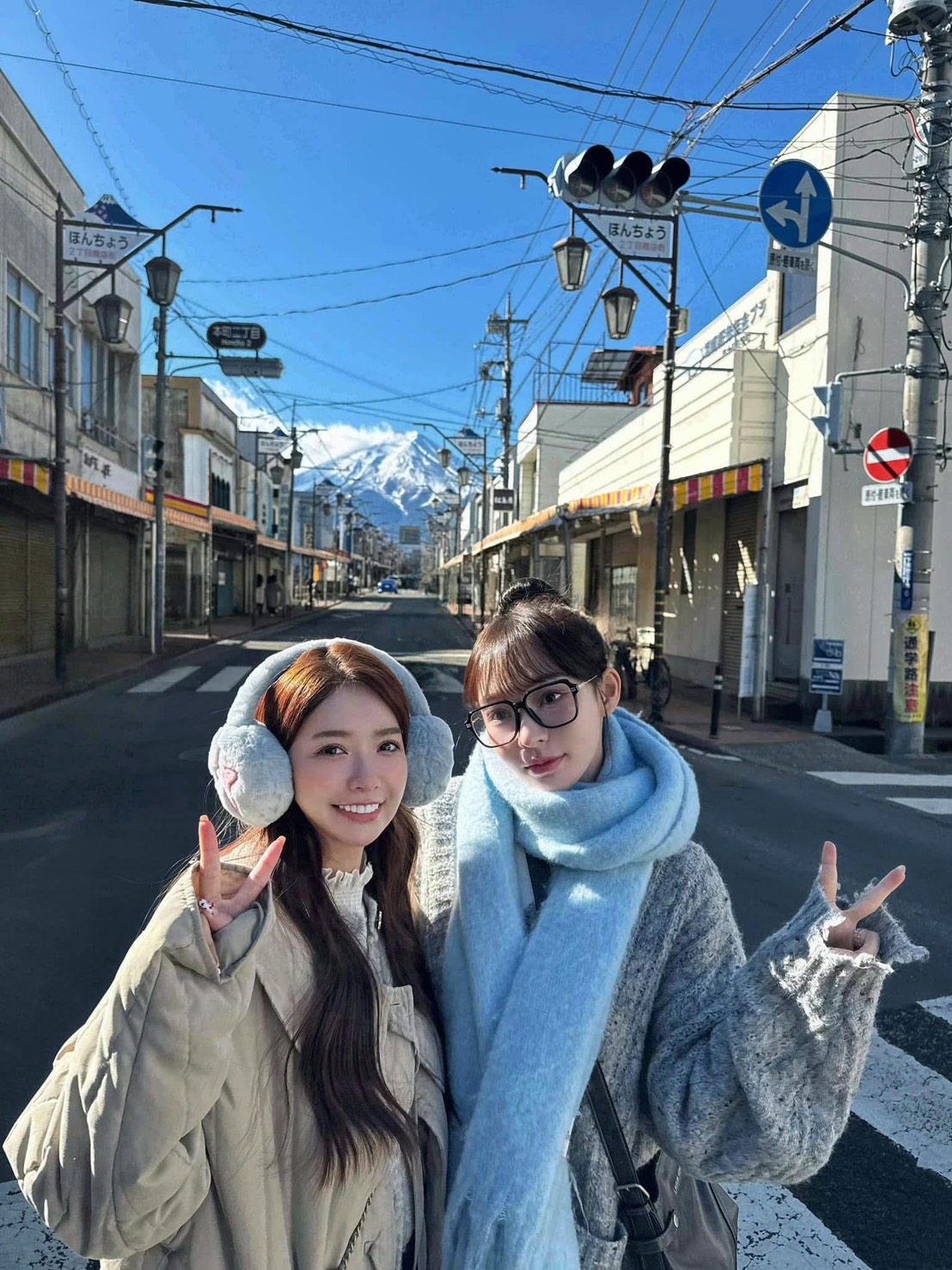 啦啦隊女神禾羽、林襄同遊日本 富士山下漫步圈粉日本民眾 - TSNA體育新聞團隊