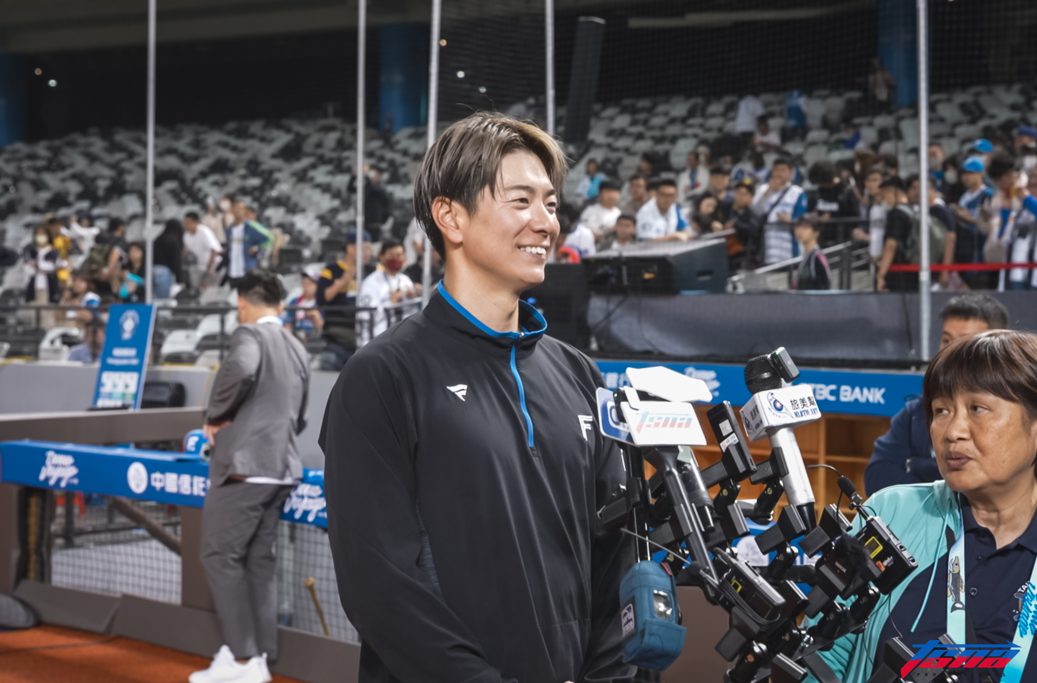 火腿交流賽》謝謝王柏融的小籠包！ 松本剛逛夜市很愛台灣 - TSNA體育新聞團隊