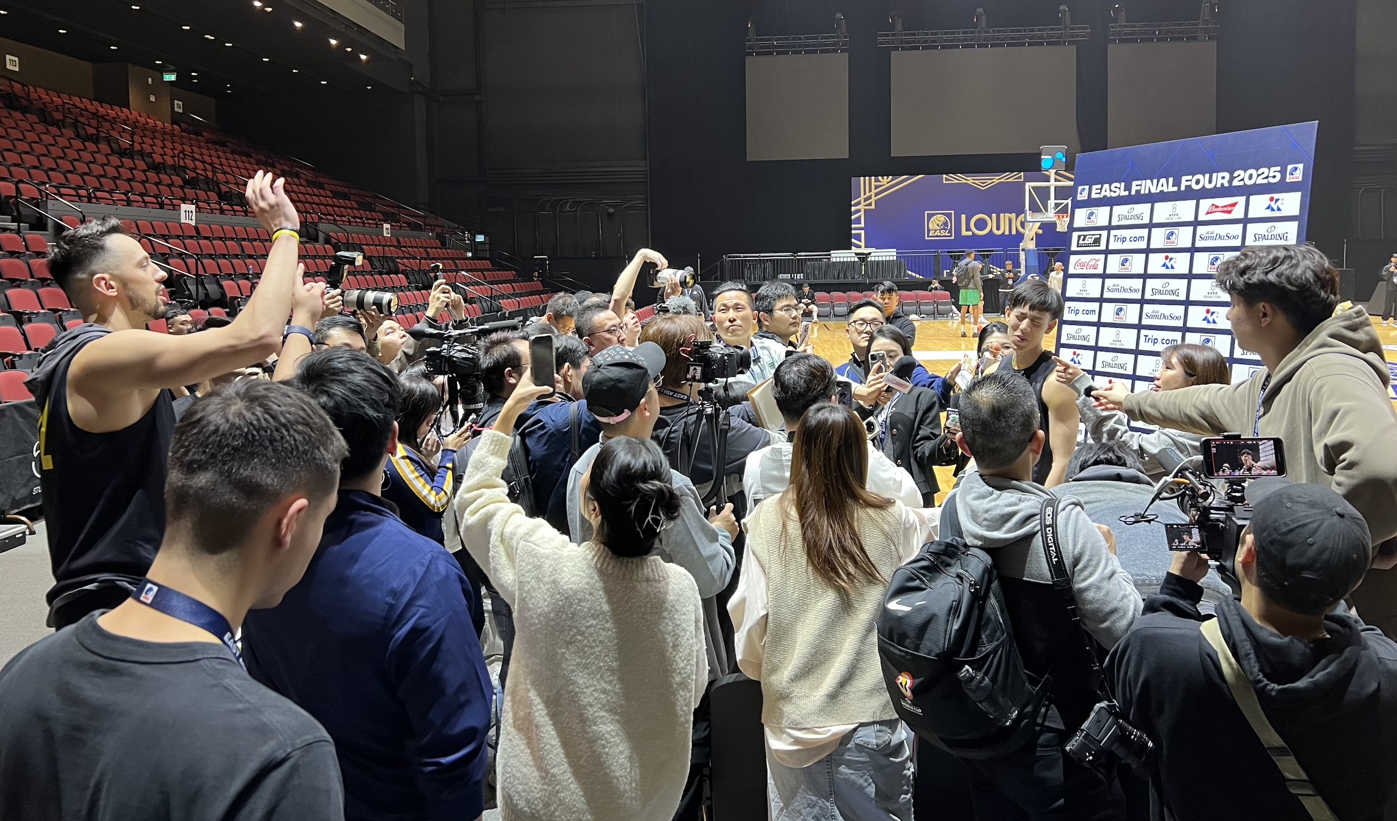 東超四強》沃許本「亂入」媒體舉手發問 自爆明天不會上場 - TSNA體育新聞團隊