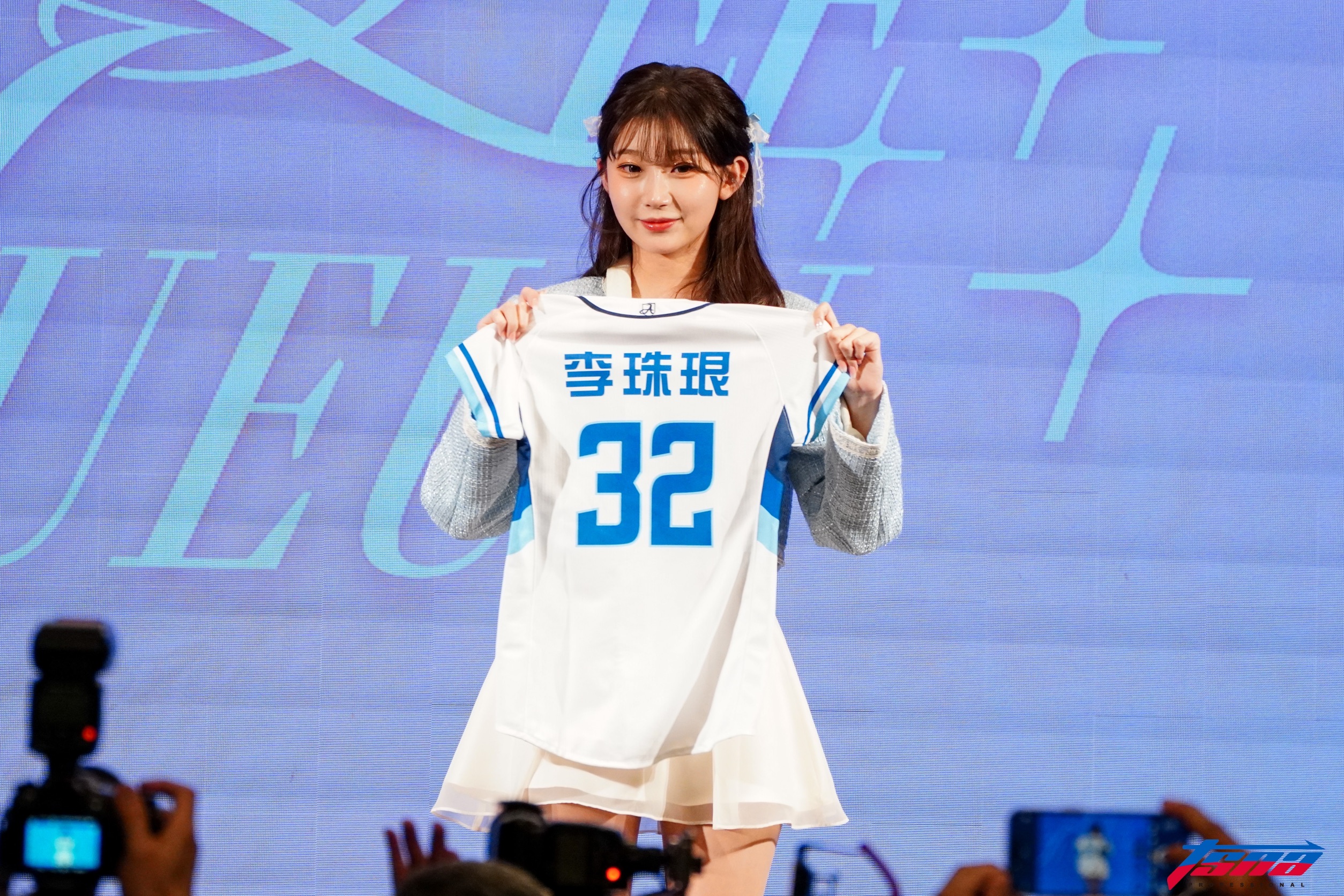 富邦悍將》李珠珢披上熟悉「32」號球衣 暫不會為富邦勇士應援 - TSNA體育新聞團隊