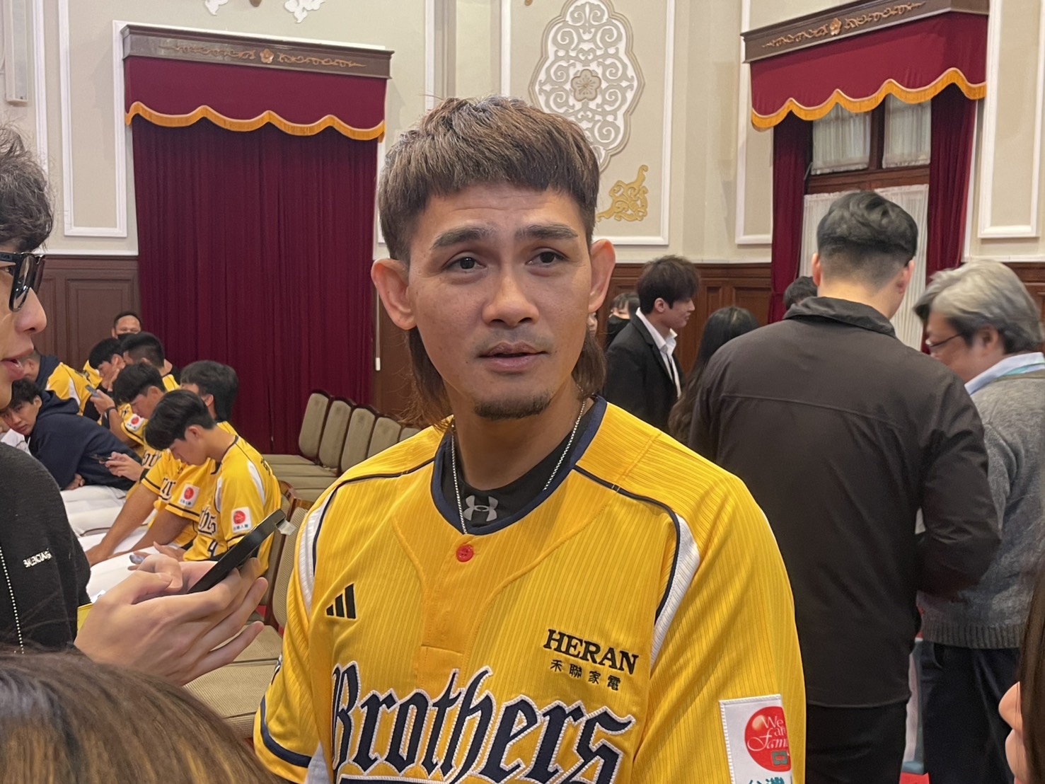 中信兄弟》人生第一次前進總統府 張志豪有注意：不能睡覺 - TSNA體育新聞團隊