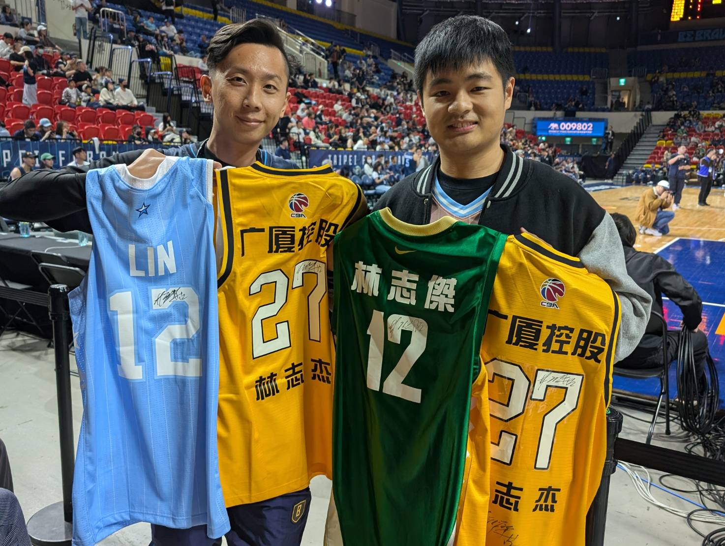 PLG》30年陪伴、30件球衣！ 資深獸迷愛上林志傑有故事 - TSNA體育新聞團隊