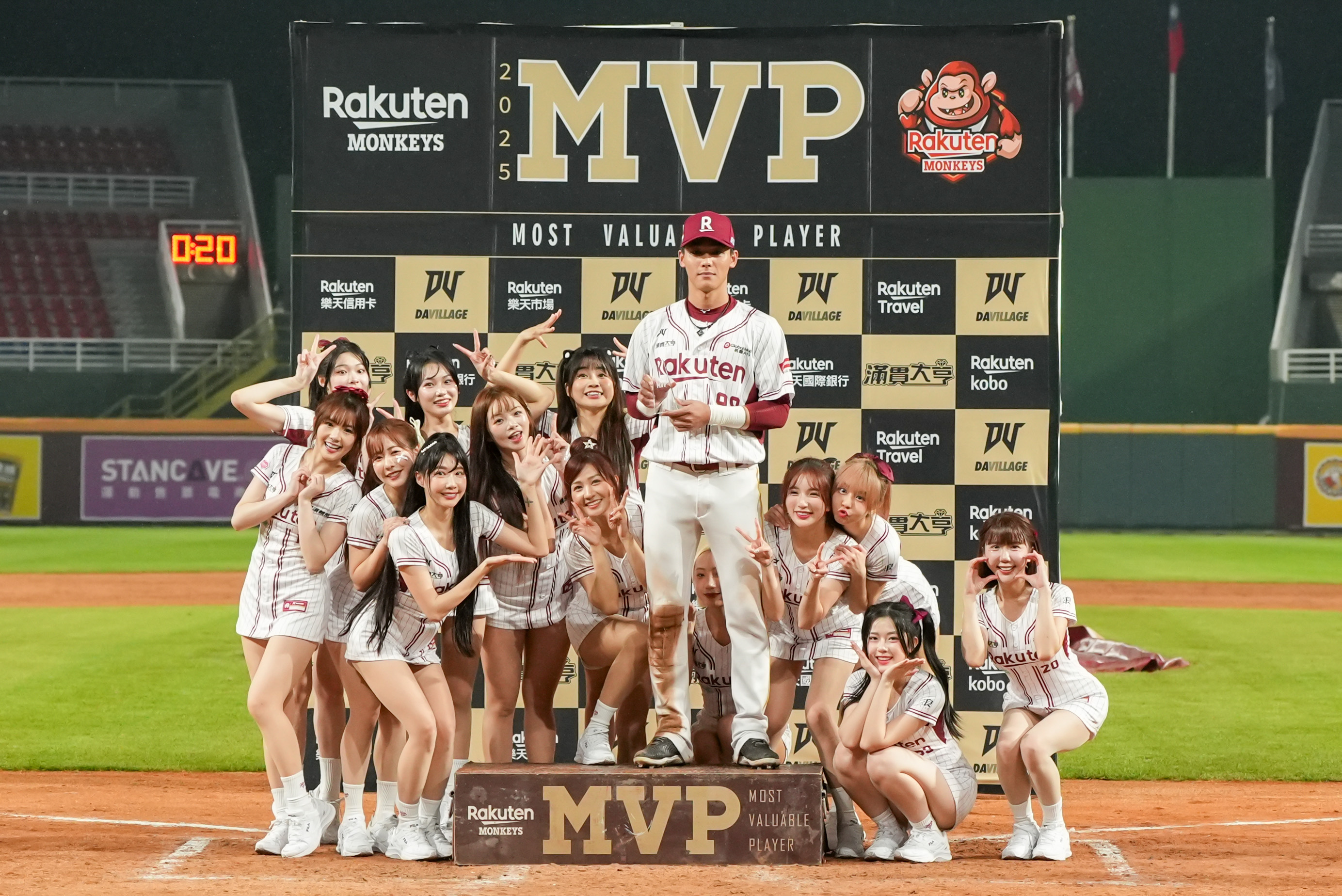 樂天桃猿》陳晨威對戰魔力藍打擊率0.636 談伙食爭議：對吃不講究 - TSNA體育新聞團隊