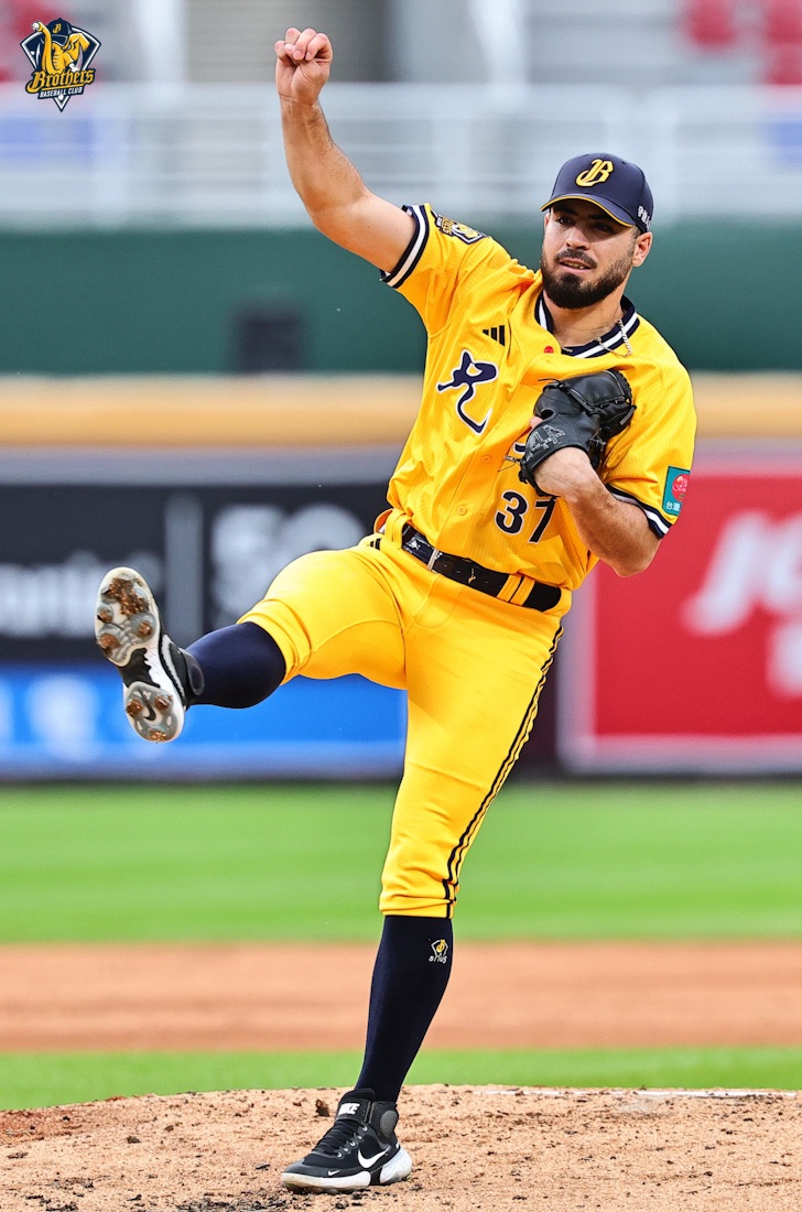 中信兄弟》「牙籤哥」黃博多沒去想會投無安打 談特殊習慣：1天會換5、6支 - TSNA體育新聞團隊