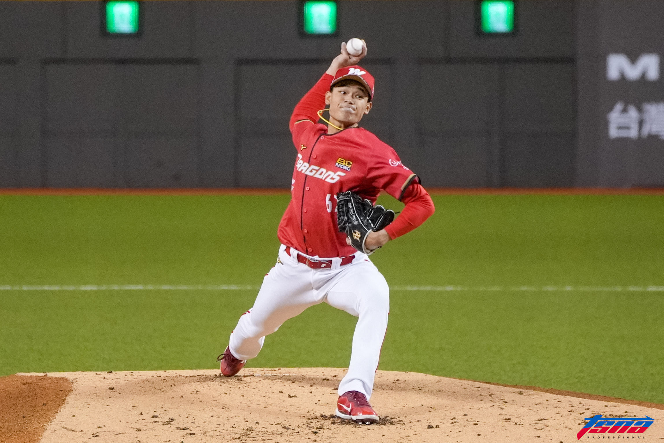 味全龍》球速掉至剩140公里 曹祐齊投「老人球」取得本季首勝 - TSNA體育新聞團隊