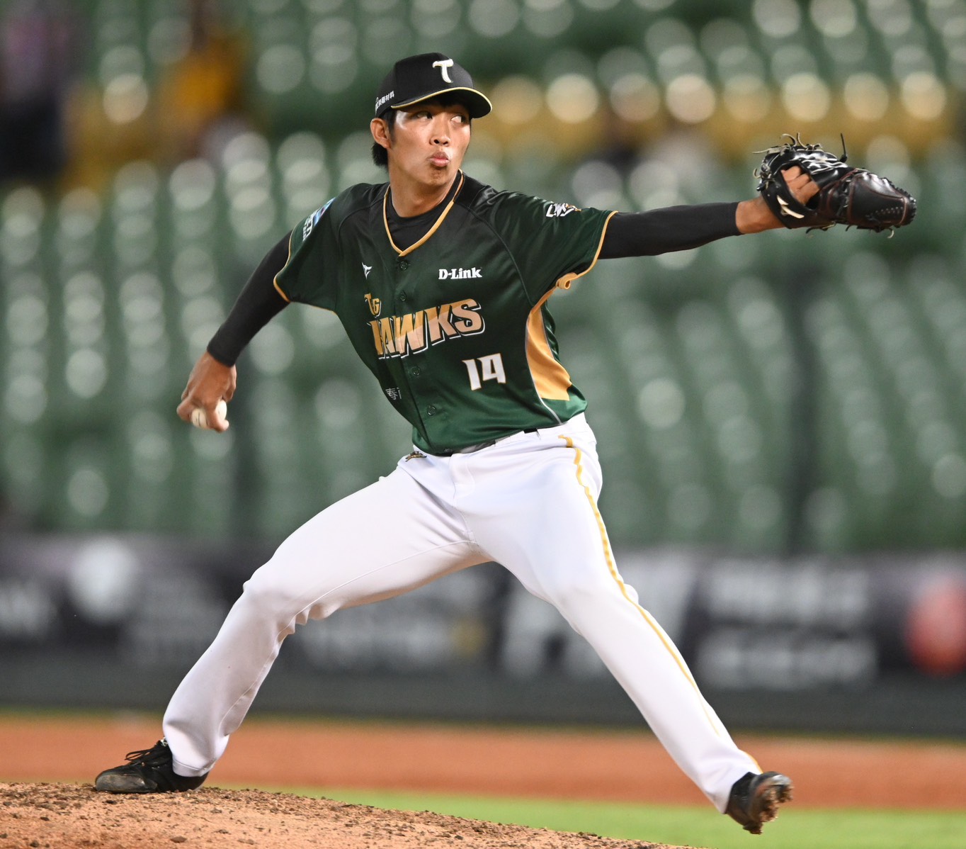 中職》林詩翔後援1.1局無失分守住戰果 台鋼雄鷹4比3送中信兄弟2連敗 - TSNA體育新聞團隊