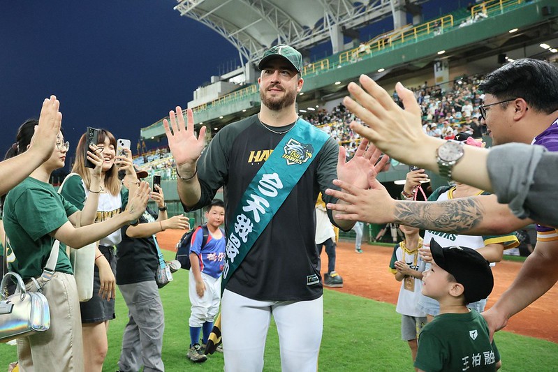 台鋼雄鷹》單季11勝、141.1局都是生涯新高 艾速特佮意投1休5 - TSNA體育新聞團隊