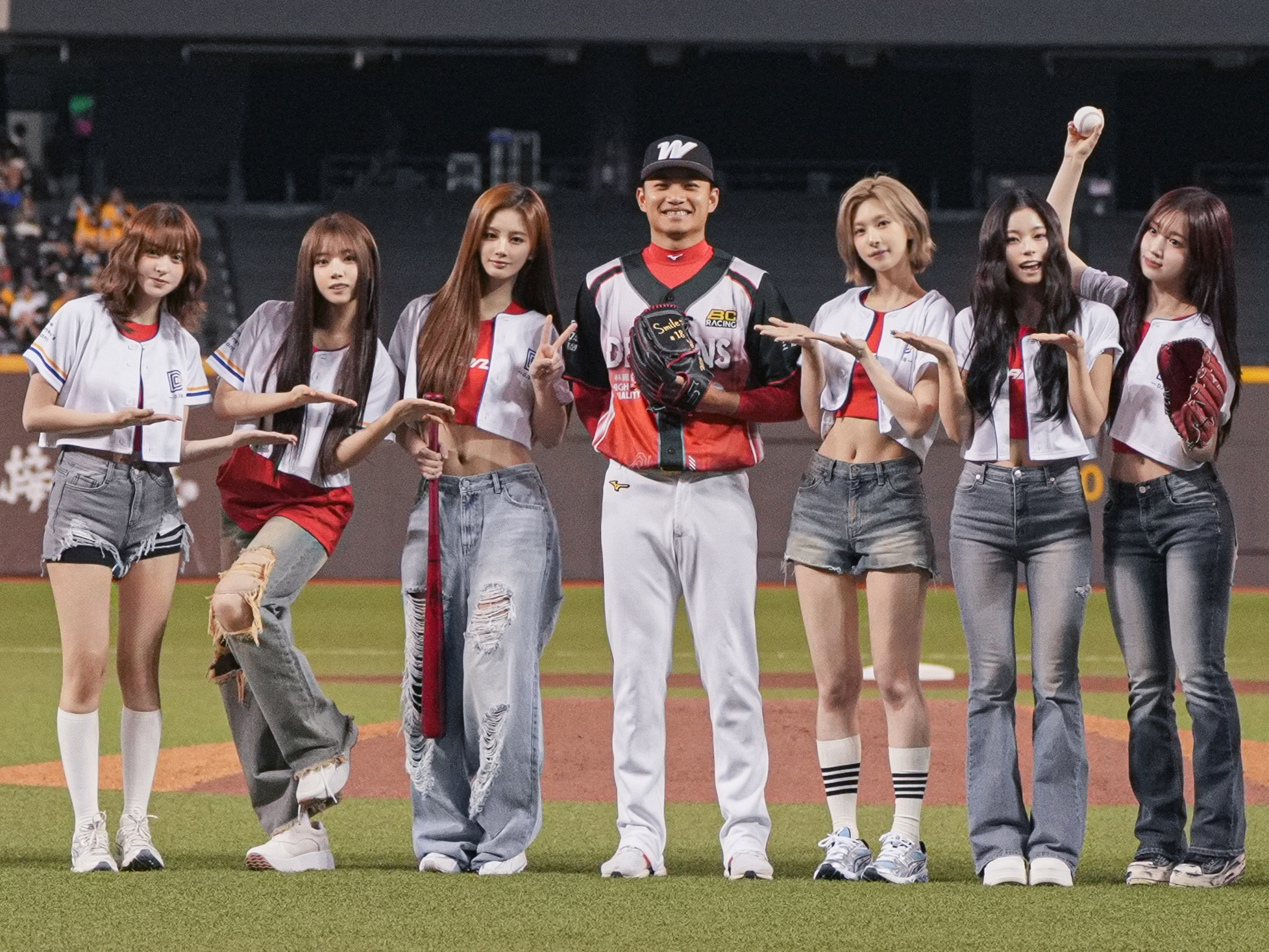 味全龍》中職史上首見！ 大勢女團「NMIXX」大巨蛋開球全場歡呼 - TSNA體育新聞團隊