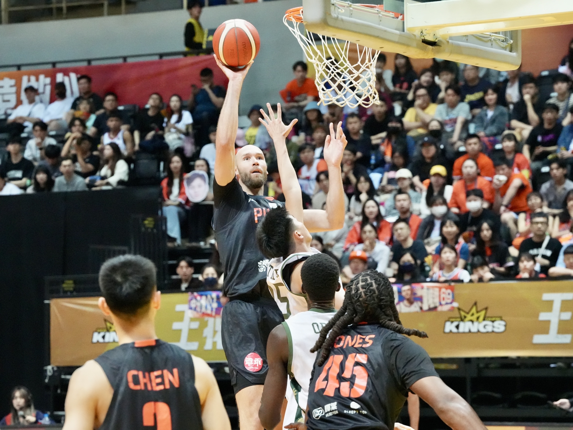 BCL Asia》第四節尾聲肢體衝突 璞園領航猿大勝森美蘭金群利金鹿 - TSNA體育新聞團隊