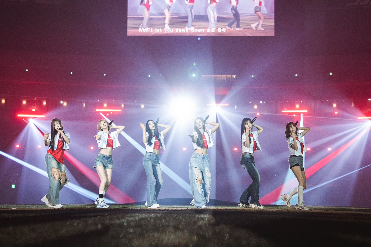 味全龍》最火熱女團NMIXX演出神曲齊發嗨翻大巨蛋 秀中文非常恭喜味全龍贏球 - TSNA體育新聞團隊