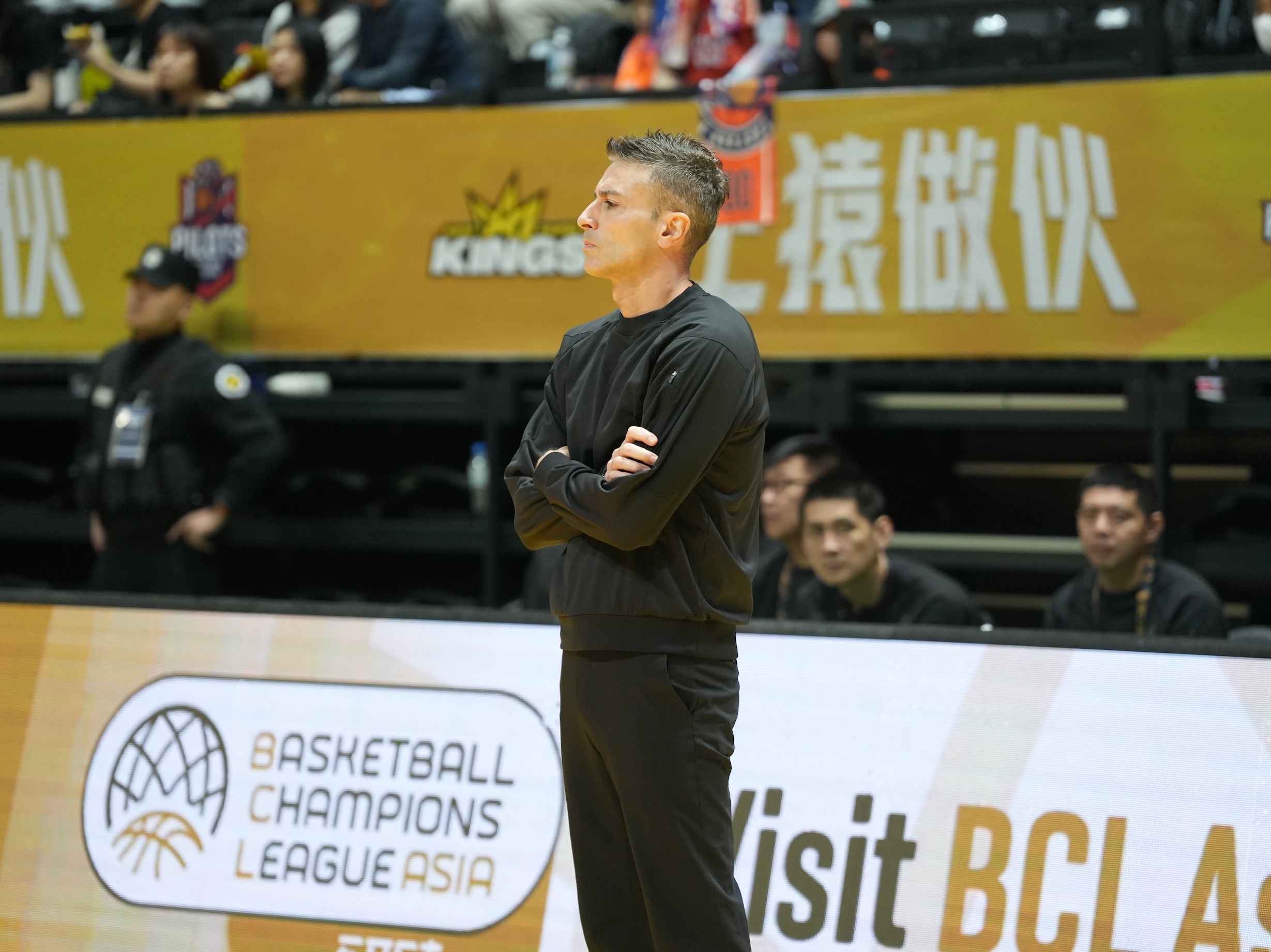 PLG》蟬聯最佳教練 卡米諾斯：媽媽幫忙清理去年獎盃灰塵 今年少1張滿分票認為是投給獵鷹總教練 - TSNA體育新聞團隊