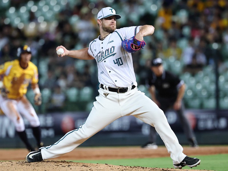 台鋼雄鷹》後勁前兩局44球還能投完7局 洪一中賽後說厲害 - TSNA體育新聞團隊