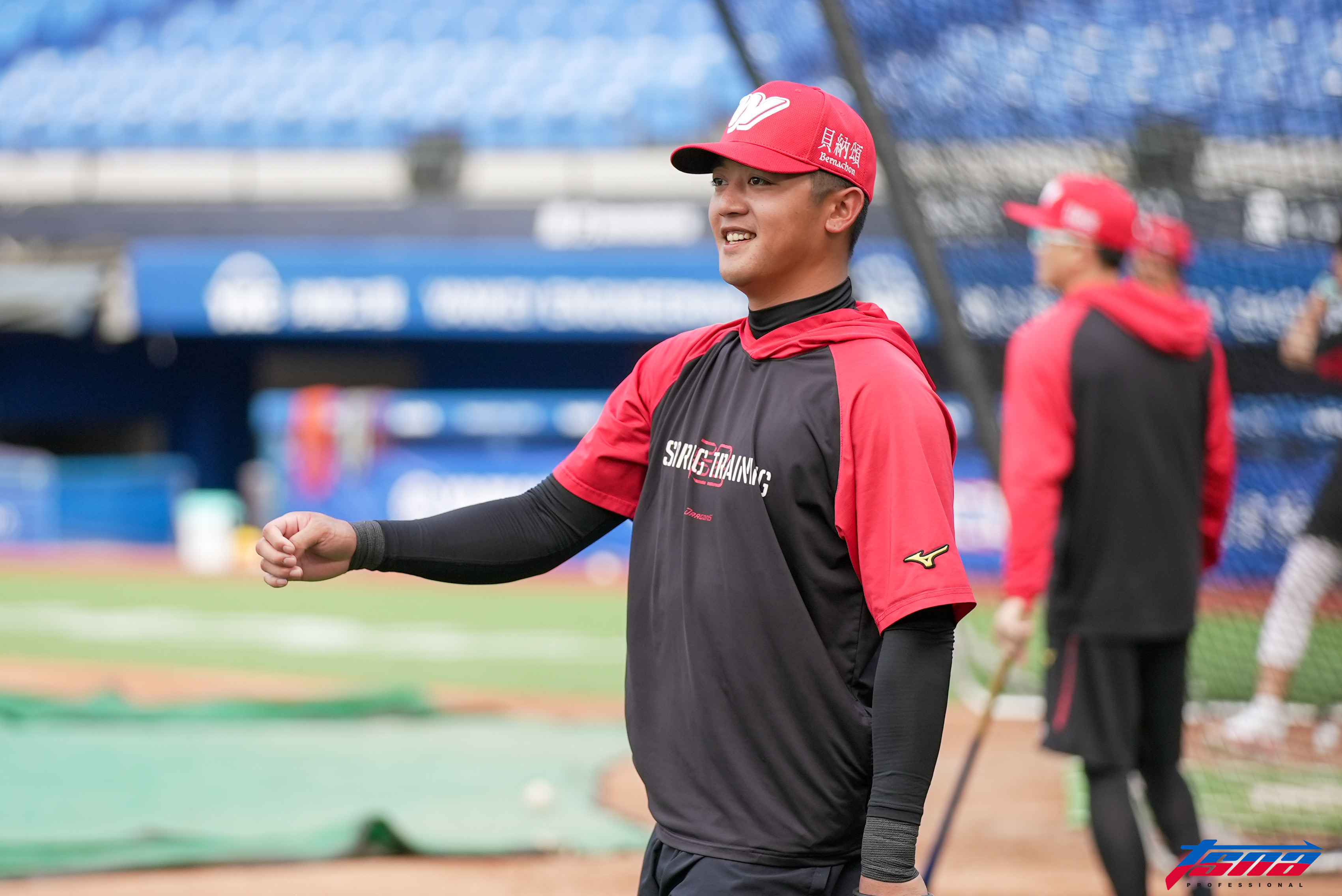 味全龍》拿莫伊漾手榴彈可投到80公尺？ 王建民也曾飆出71公尺紀錄 - TSNA體育新聞團隊