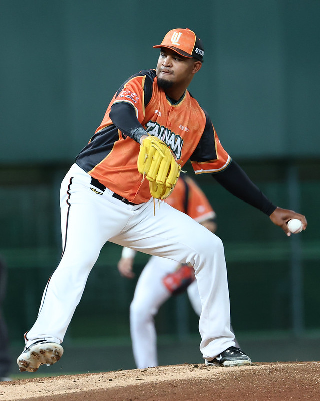 統一獅》澄清湖週五7018人！蒙德茲10K射鷹 猛獅率先20勝獨居首位 - TSNA體育新聞團隊