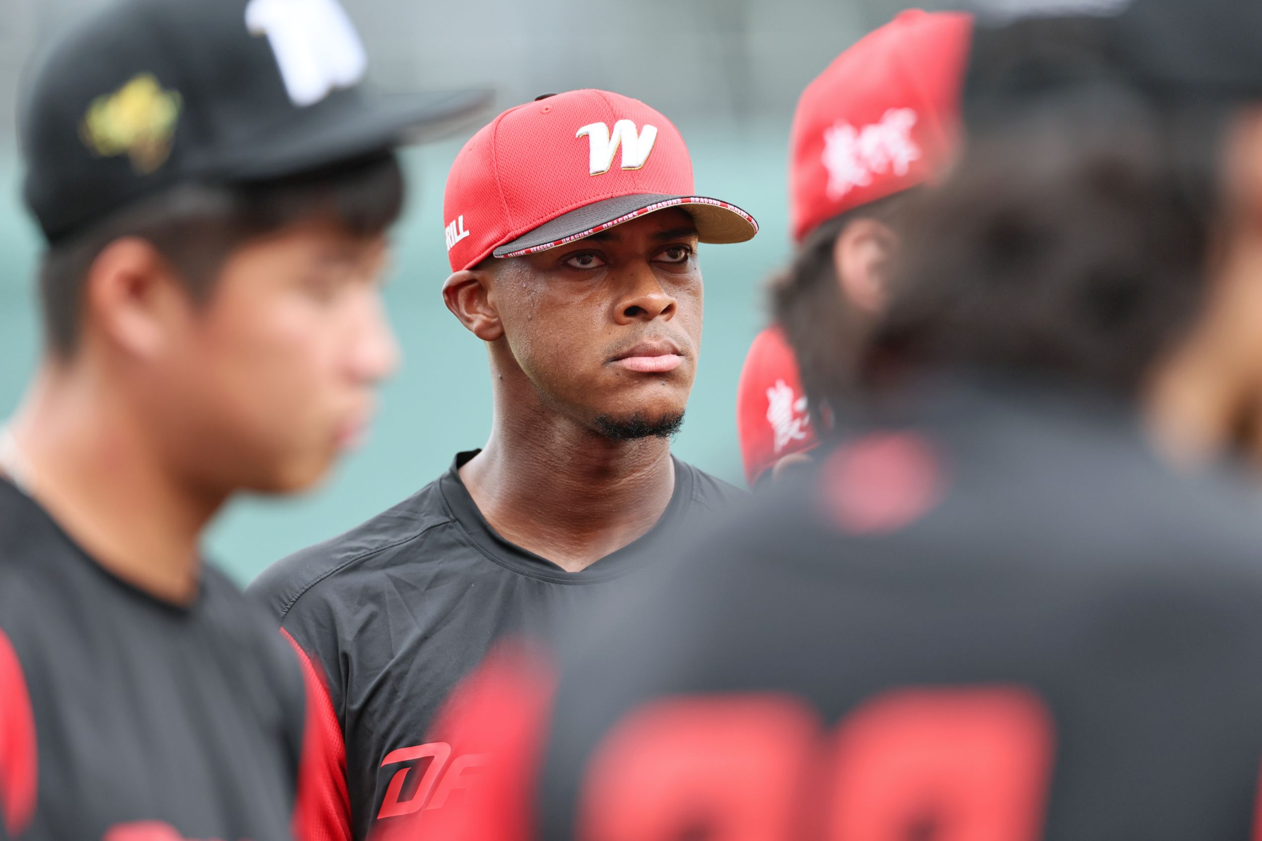 味全龍》球速從138狂升至146公里 荷雷拉珍惜在台灣打球機會 - TSNA體育新聞團隊