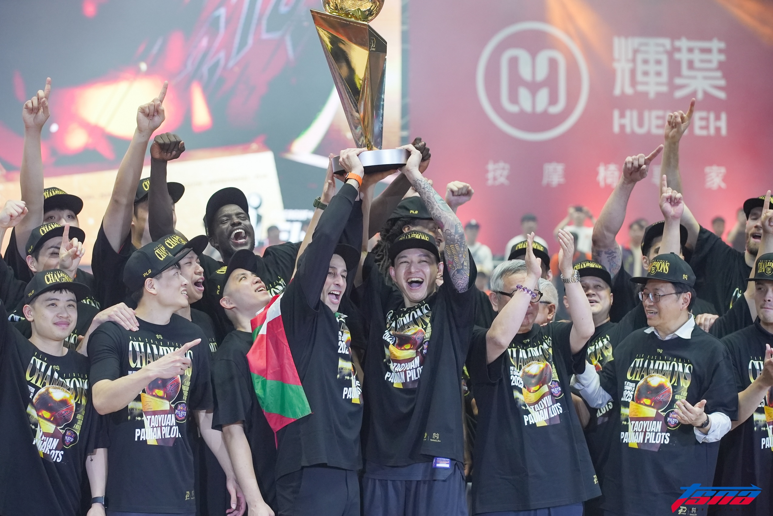 PLG》林志傑受傷退場 領航猿奪隊史首冠 - TSNA體育新聞團隊