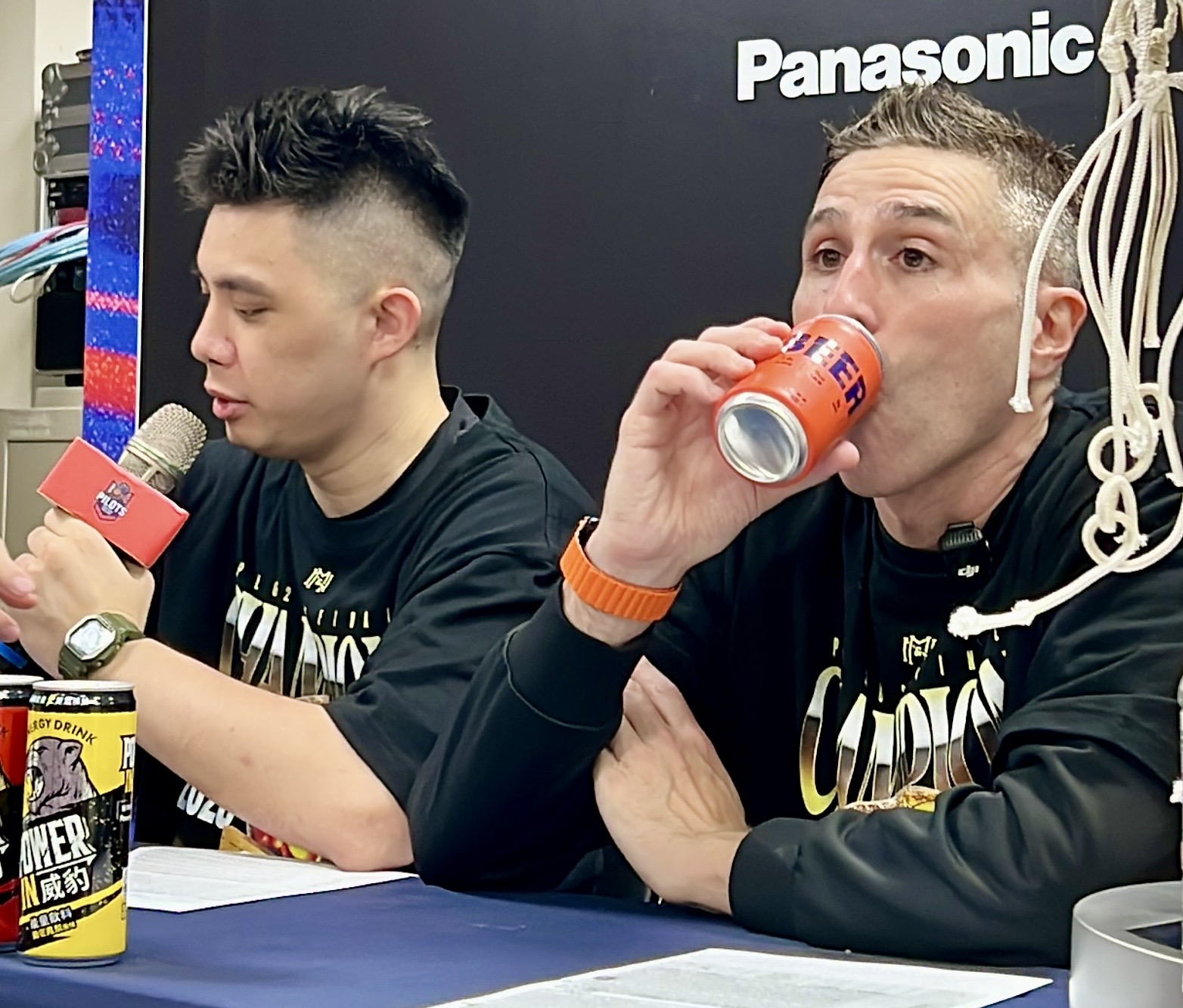 PLG》領航猿奪冠 卡總帶典藏3年這罐 記者會開喝表達致意 - TSNA體育新聞團隊